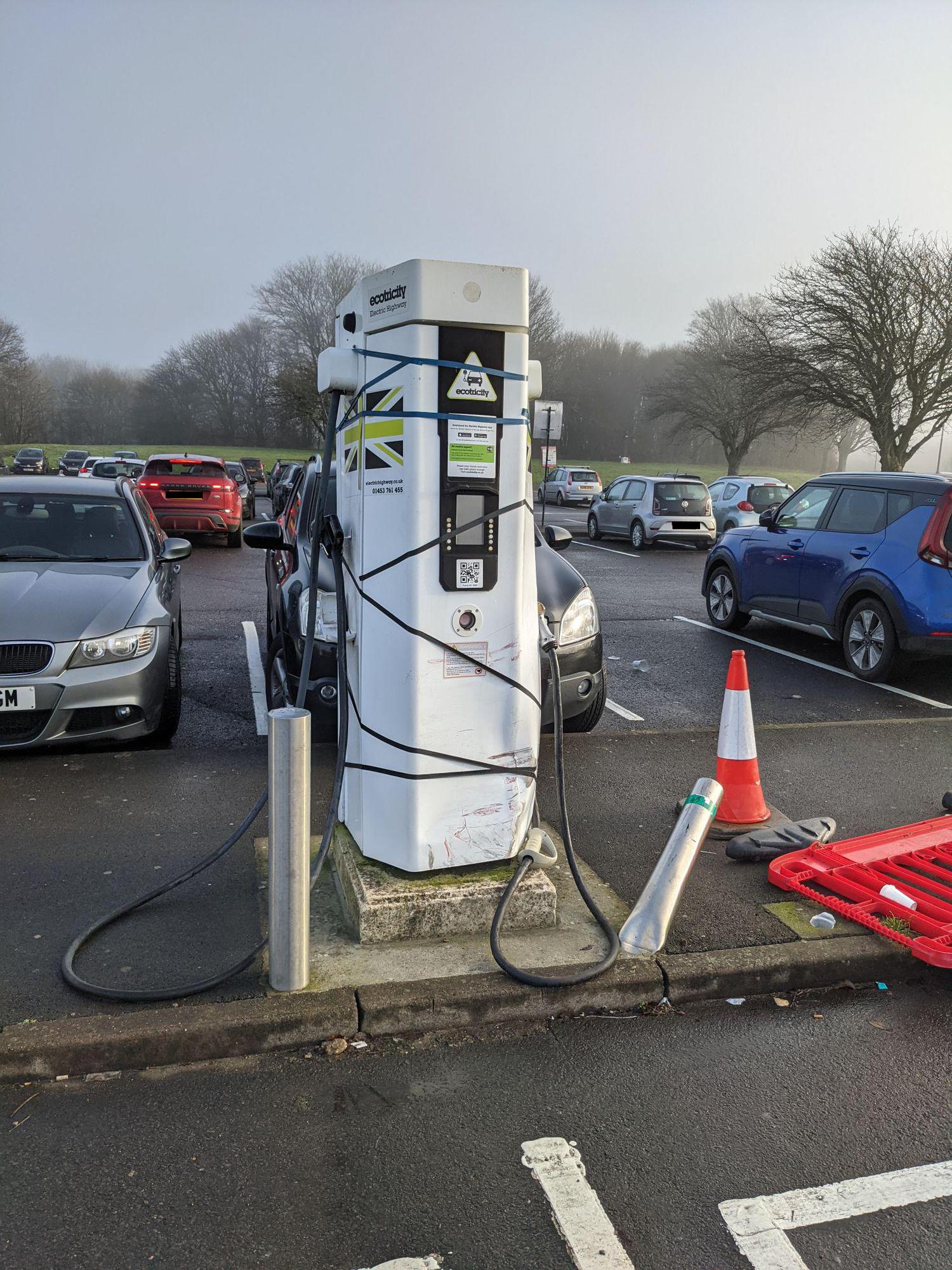 Membury Westbound Services M4 (1) | Lambourn Woodlands, England | EV ...