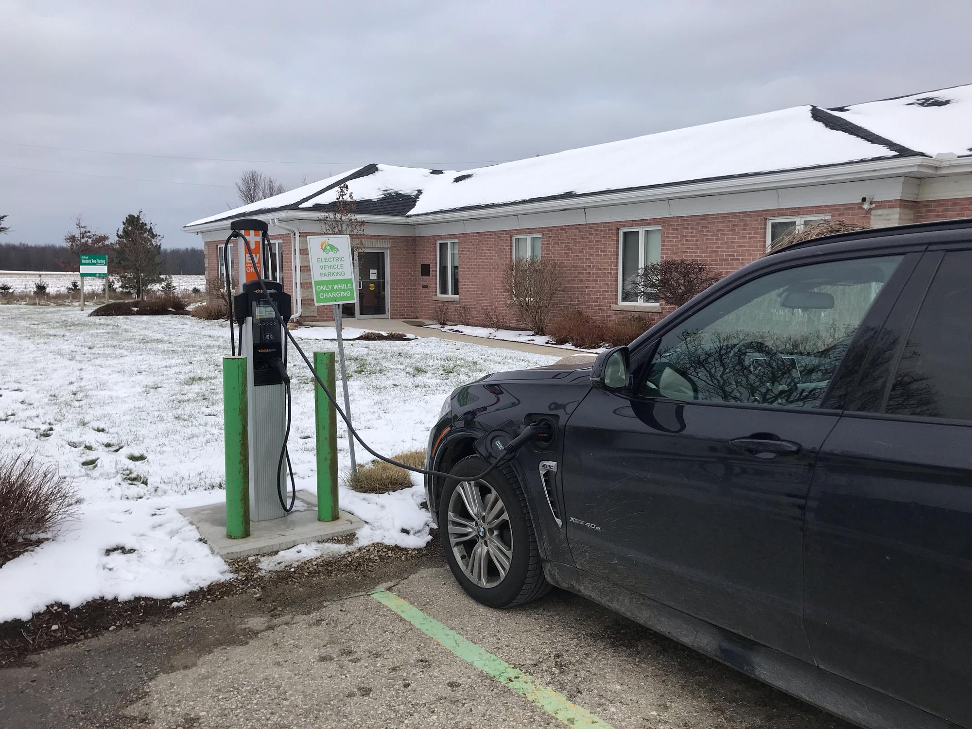 Minto Municipal Office | Minto, ON | EV Station