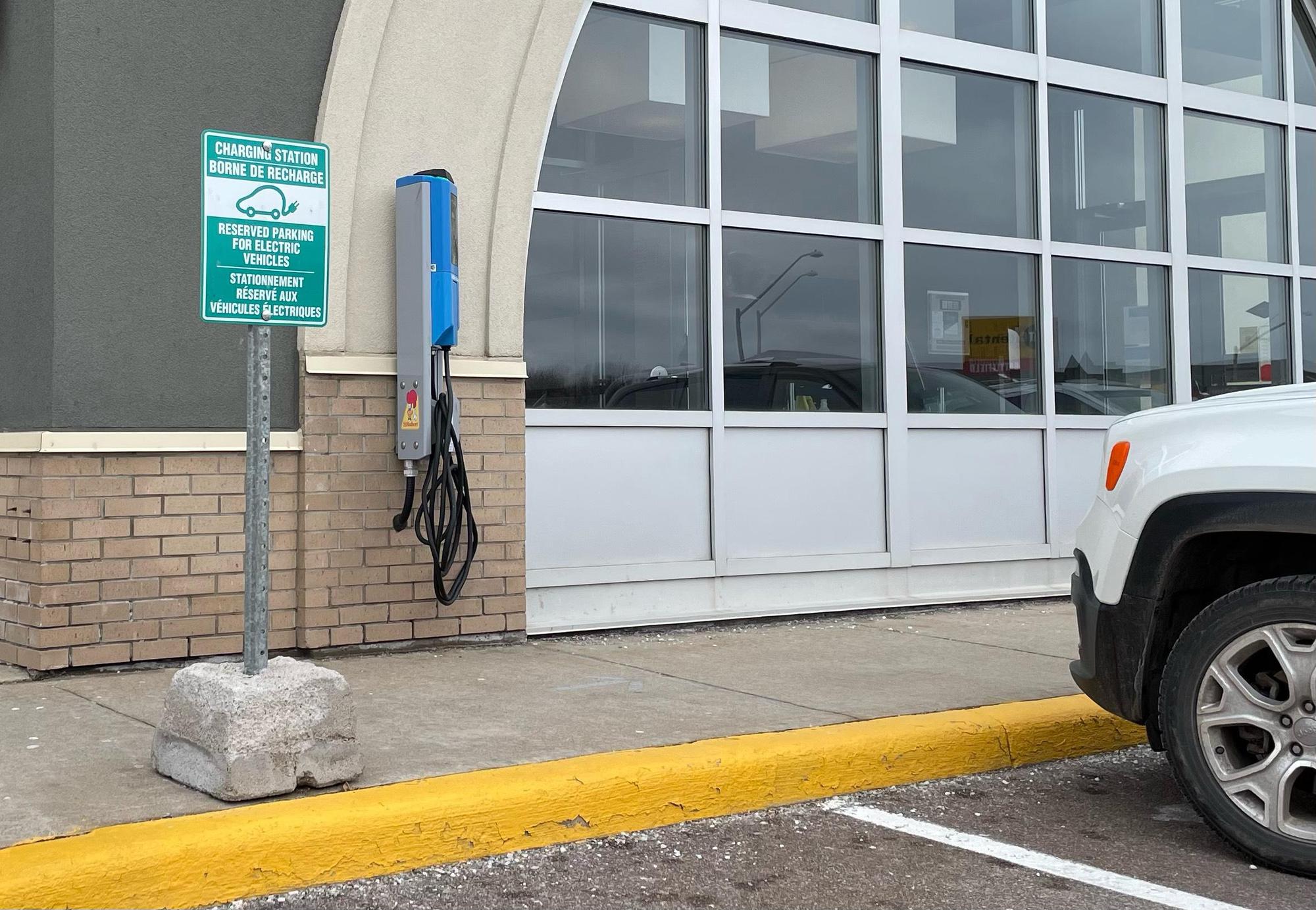 Rôtisserie St Hubert | Moncton, NB | EV Station