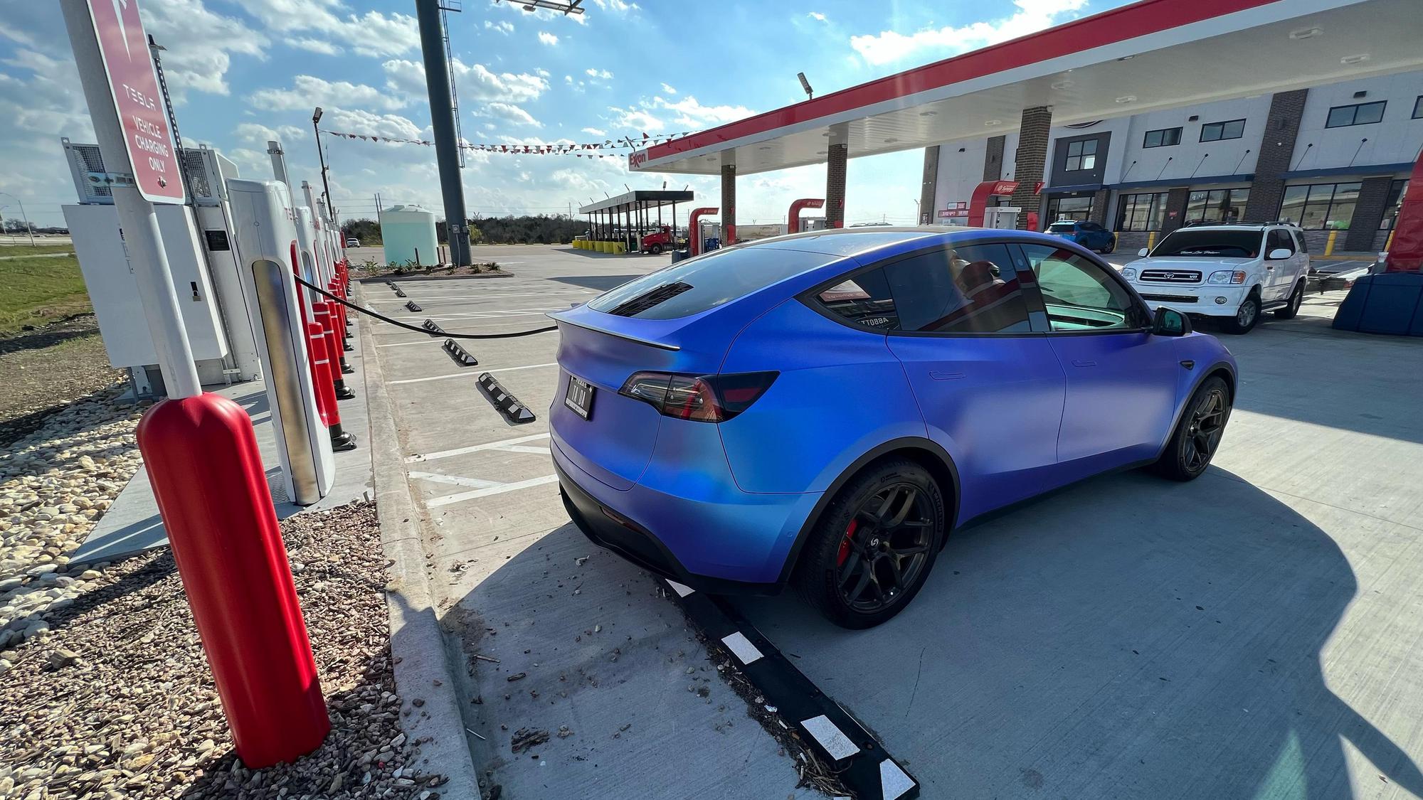 Abbott's Travel Center | Abbott, TX | EV Station