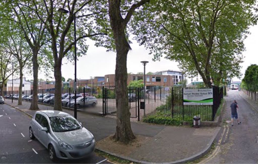 Highbury Grove School | London, England | EV Station