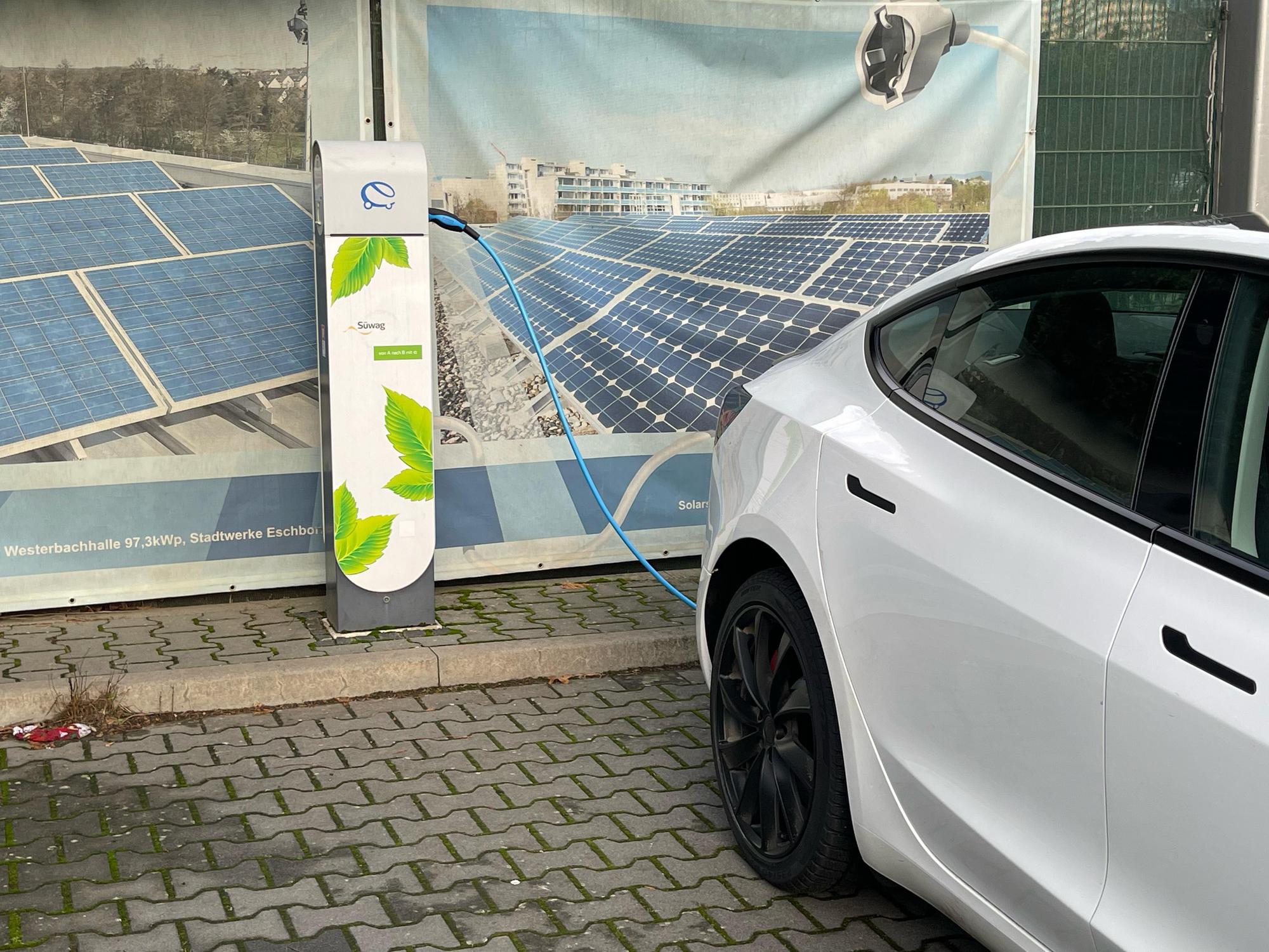 Compleo Charging Technologies GmbH | Eschborn, HE | EV Station