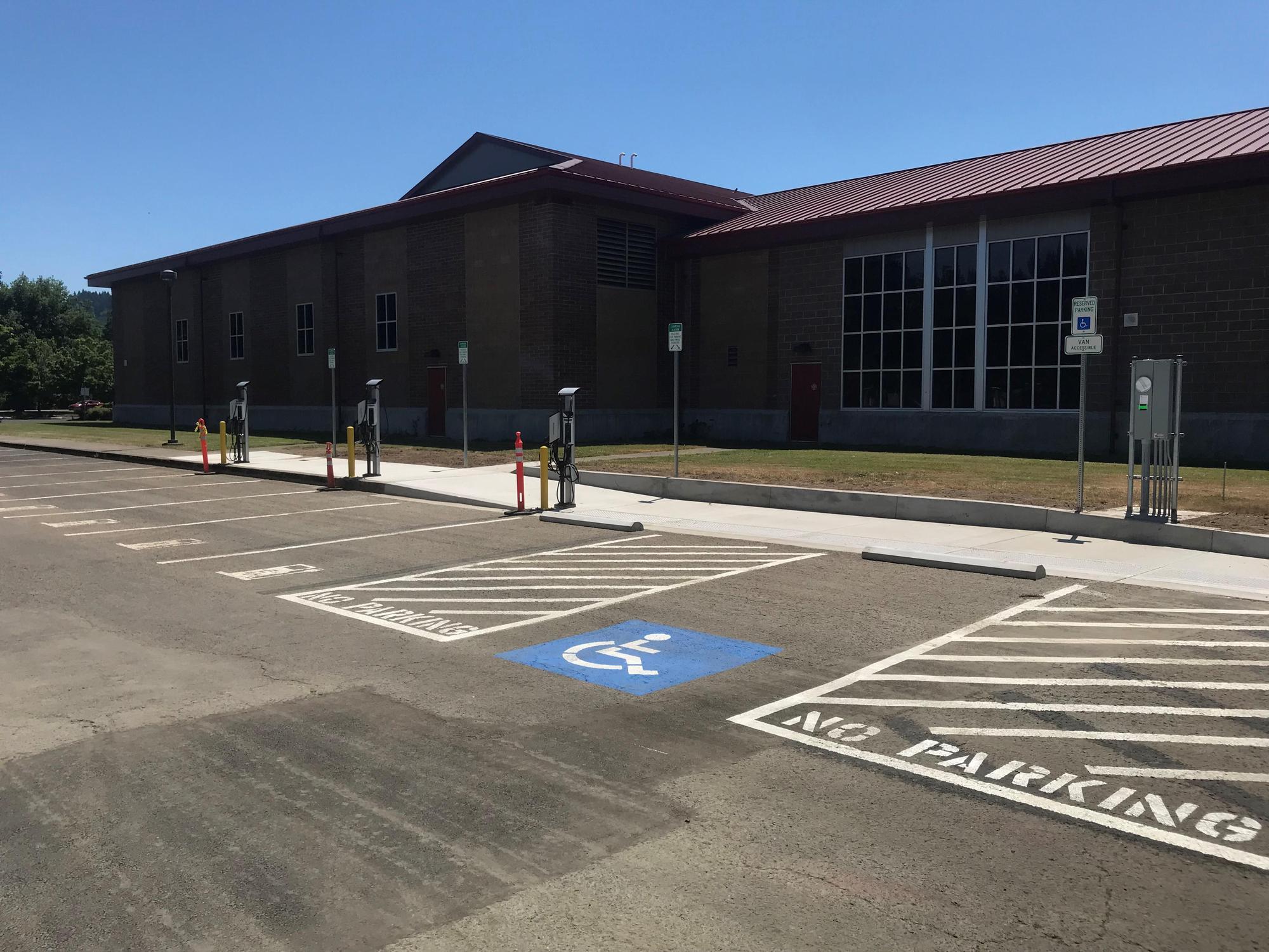 Cottage Grove High School | Cottage Grove, OR | EV Station