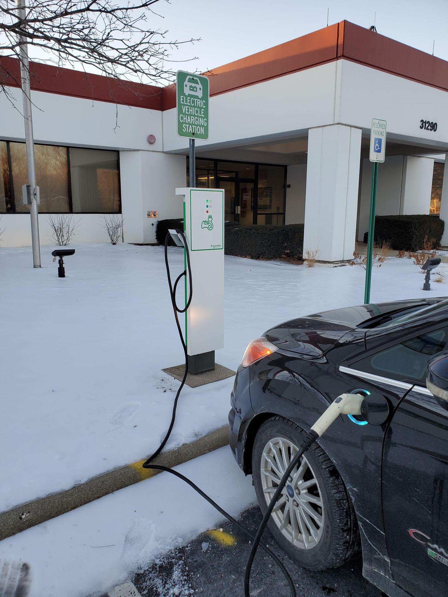 IBEW Union Hall | Libertyville, IL | EV Station
