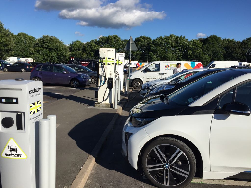 Membury Westbound Services M4 (1) | Lambourn Woodlands, England | EV ...