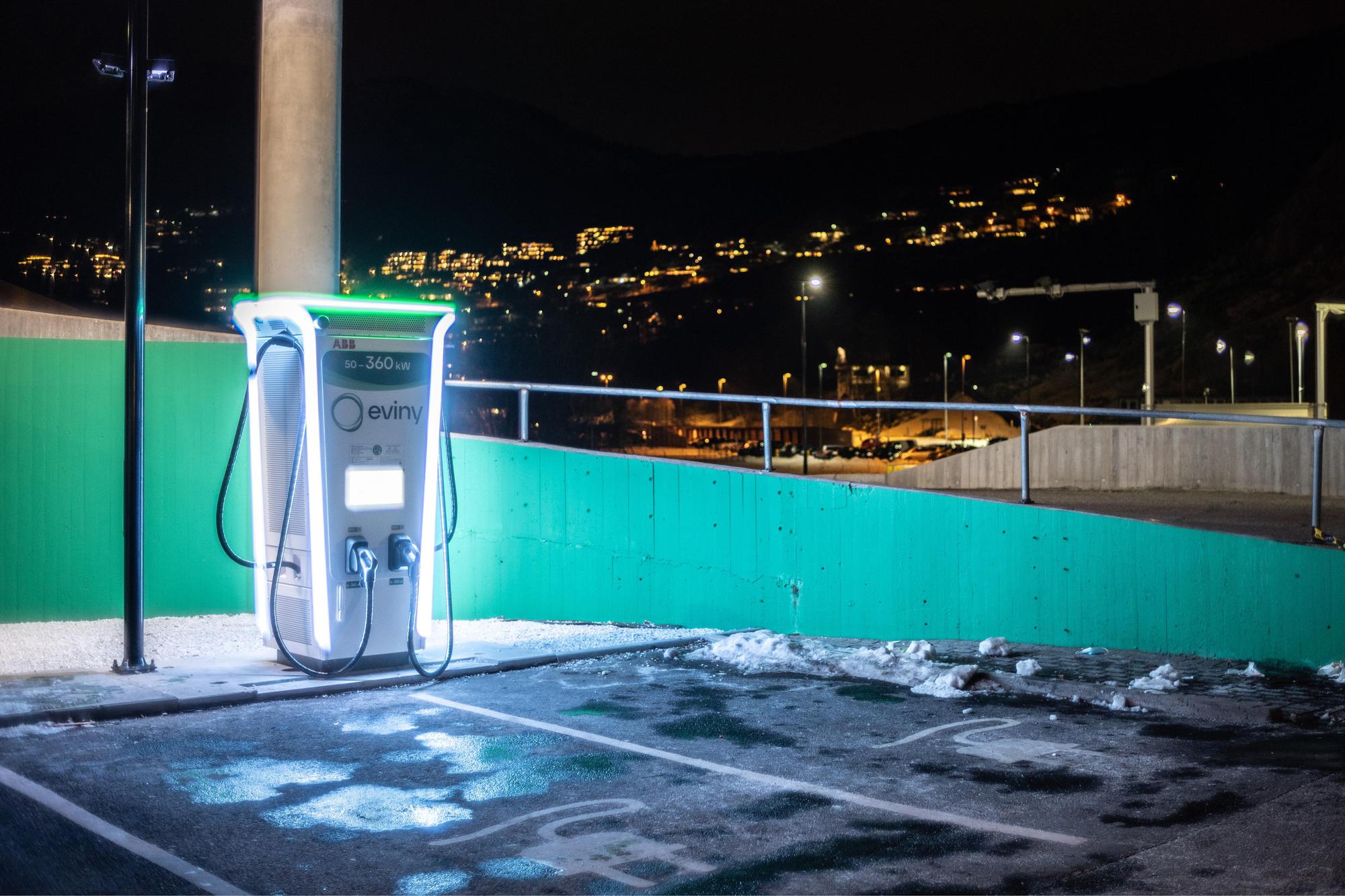 Oasen senter - hurtiglade stasjon - 360 kW charger | Folke Bernadottes ...