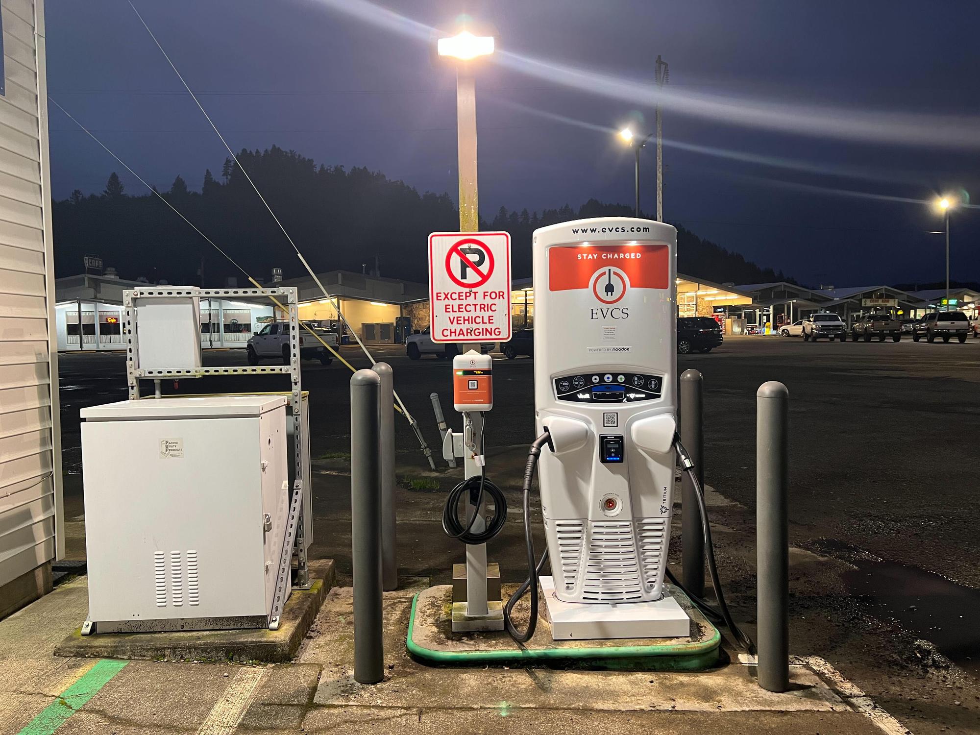 Coopers Express Fried Chicken & Drive Thru | Reedsport, OR | EV Station