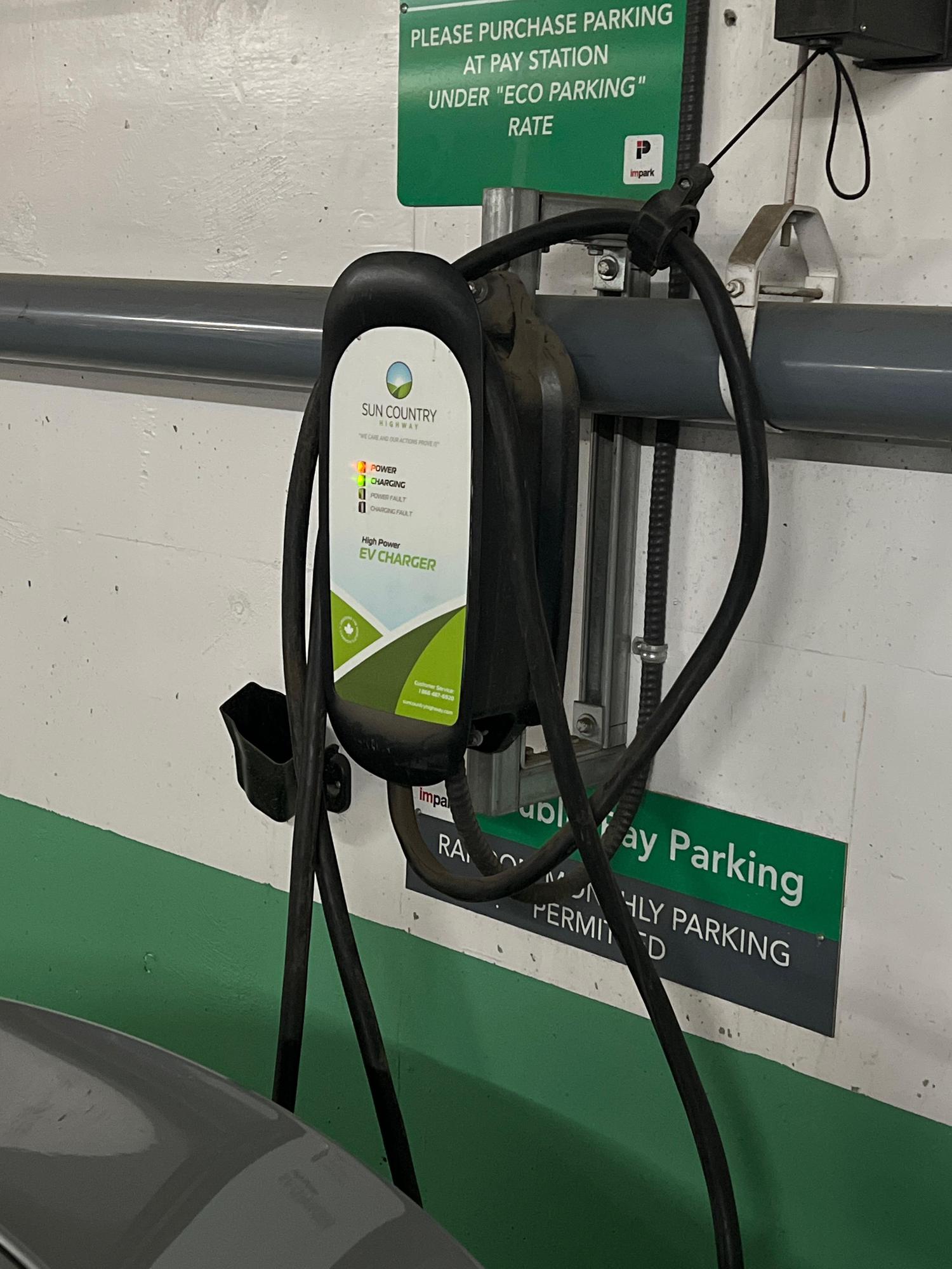 Plaza 124 | Edmonton, AB | EV Station