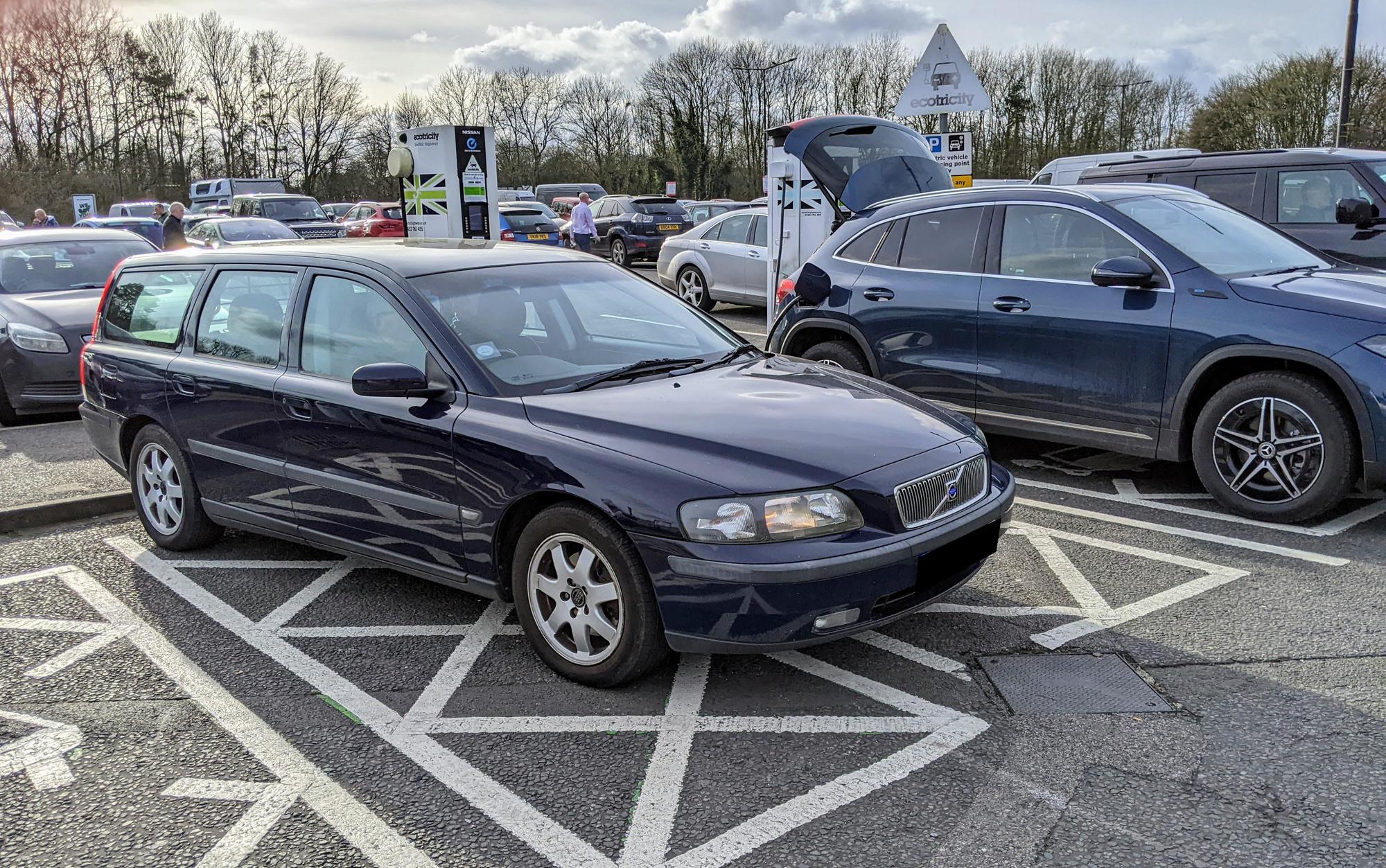 Membury Eastbound Services M4 (1) | Lambourn Woodlands, England | EV ...