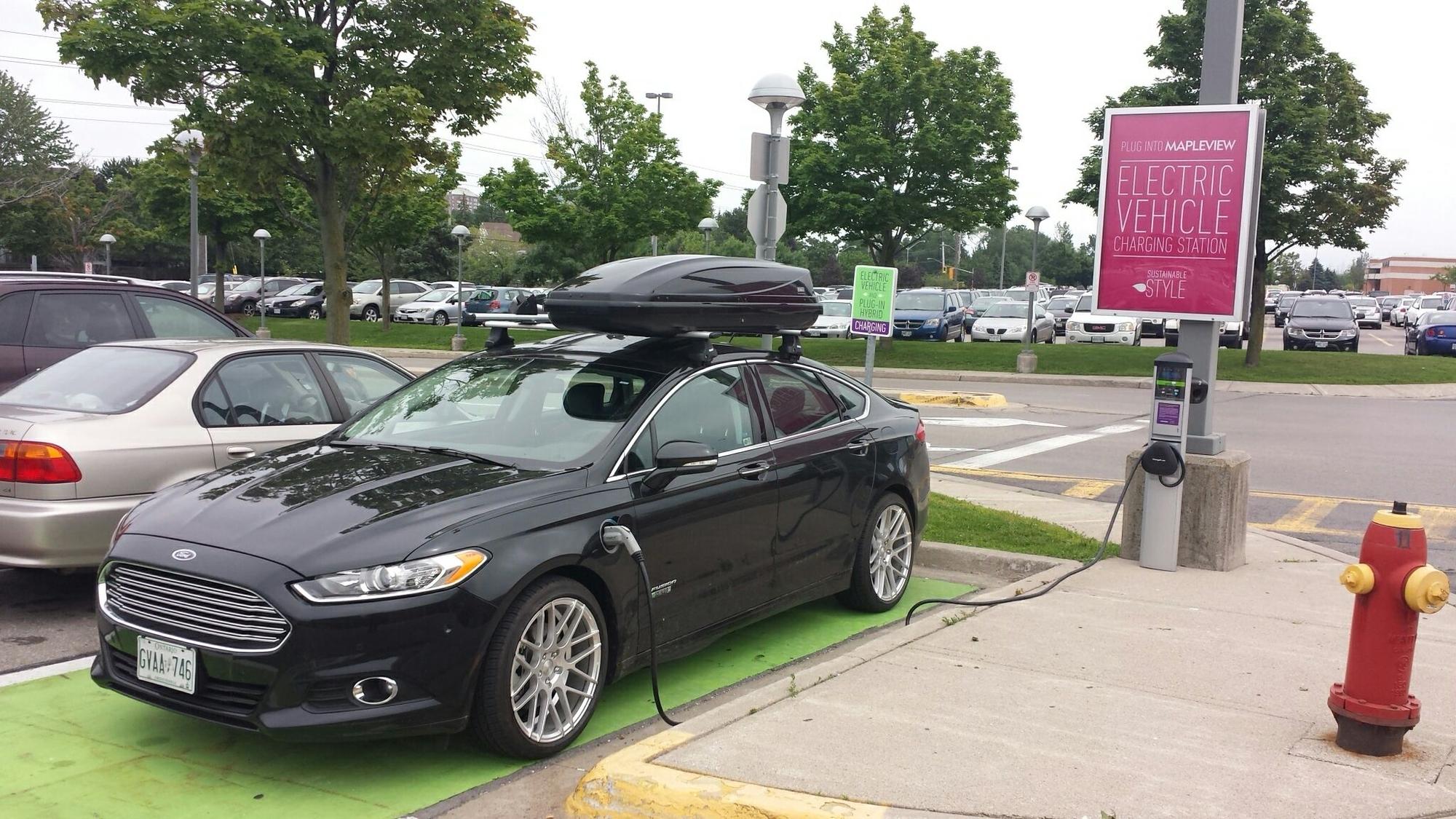 Mapleview Shopping Centre - Laura | Burlington, ON | EV Station