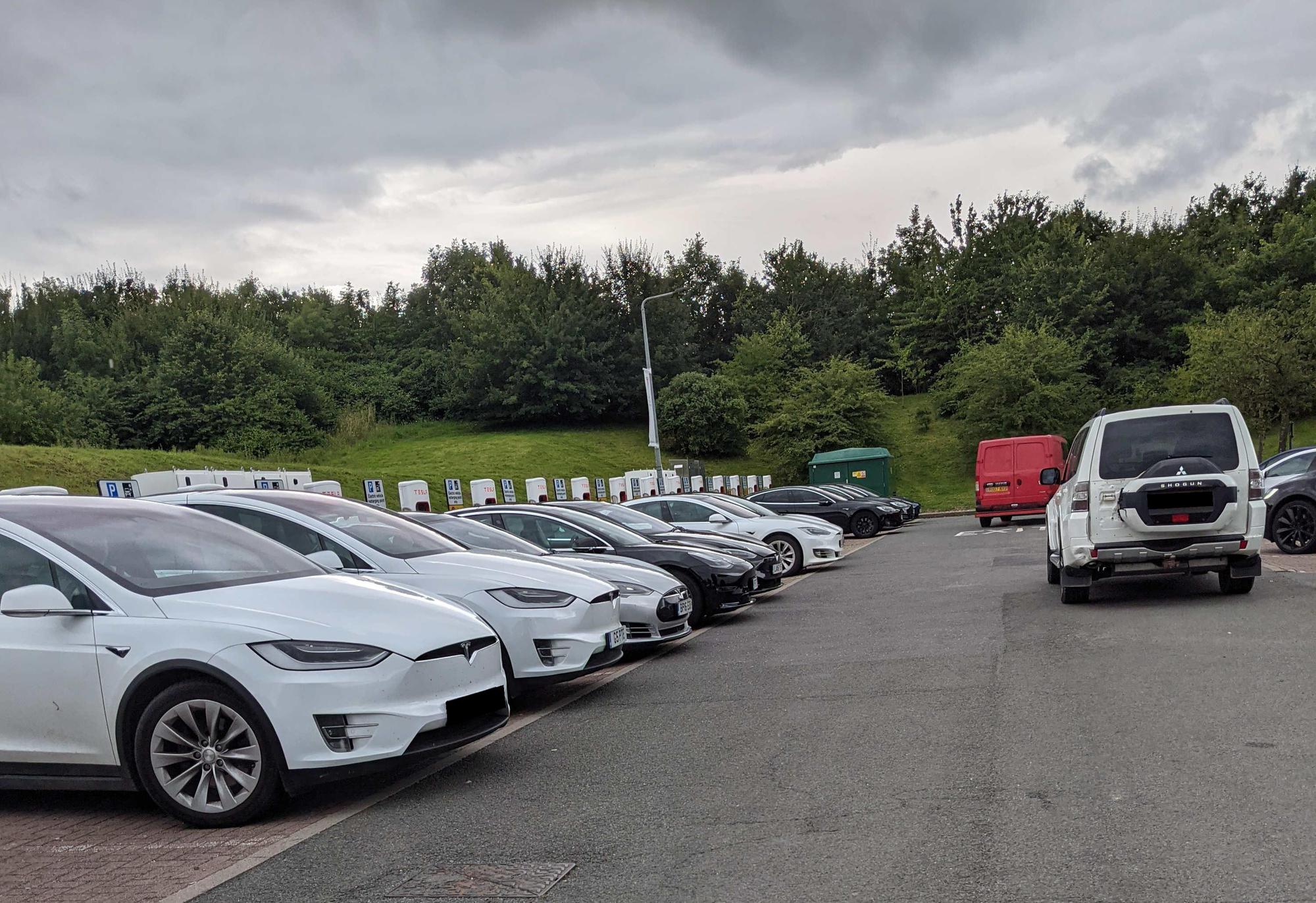 Oxford Services M40 (1) | Wheatley, England | EV Station