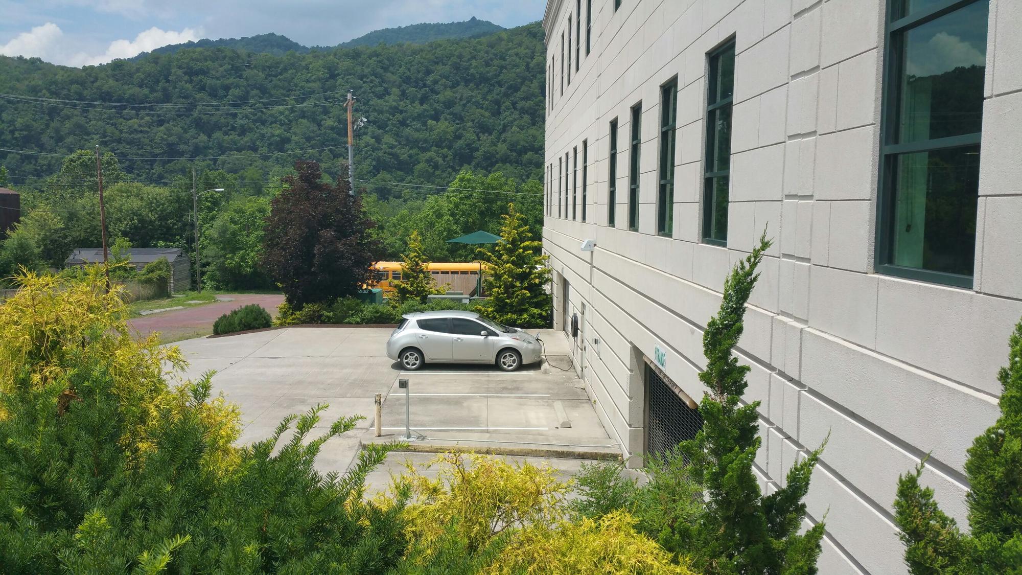 Hinton Technology Center | Hinton, WV | EV Station
