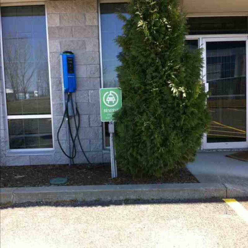 Dana TM4 | Boucherville, QC | EV Station