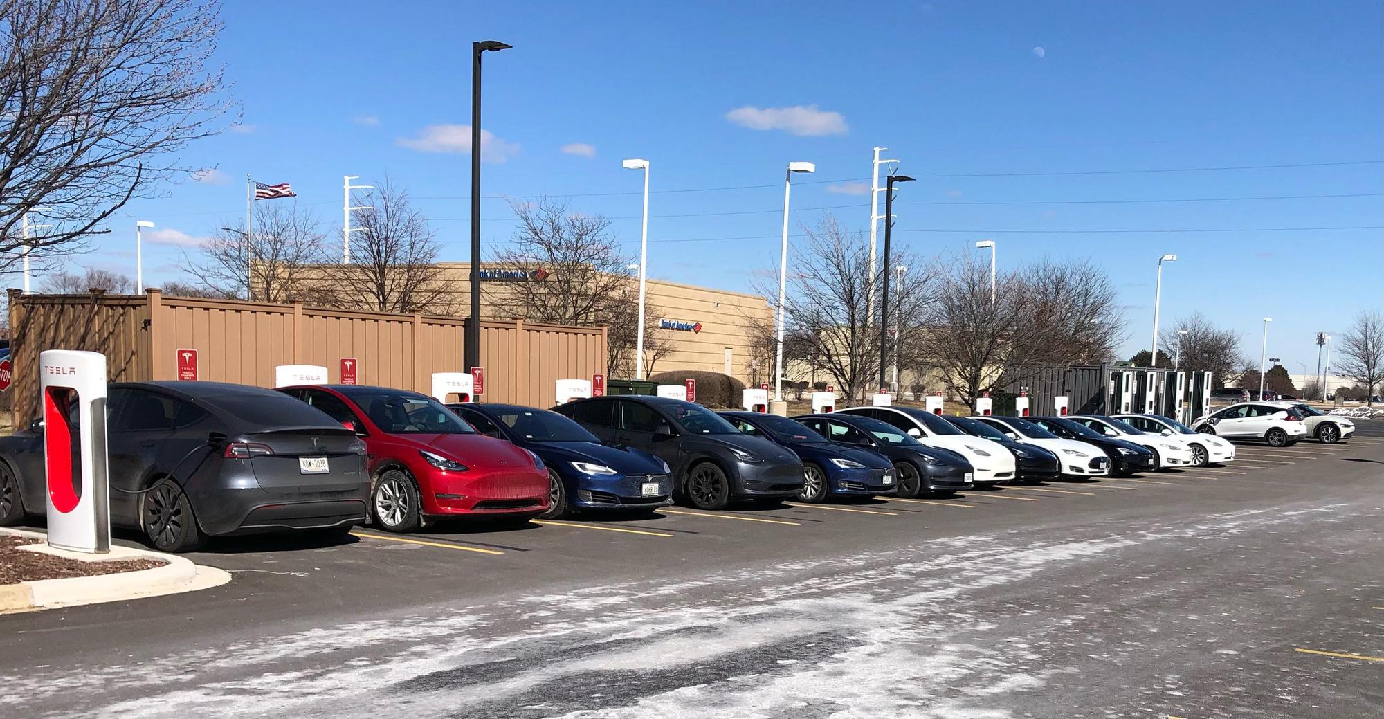 Meijer Aurora (2) | Aurora, IL | EV Station