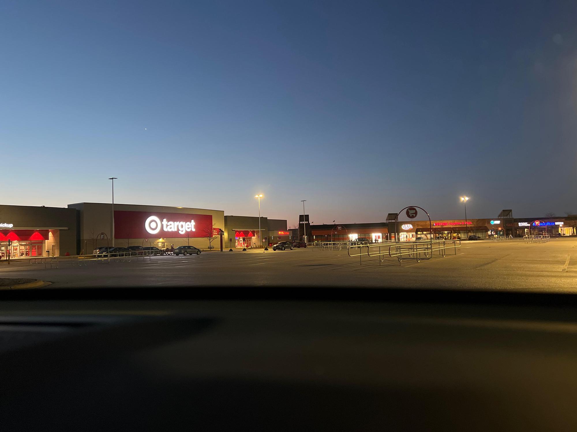 Quarry Shopping Center - Target | Hodgkins, IL | EV Station
