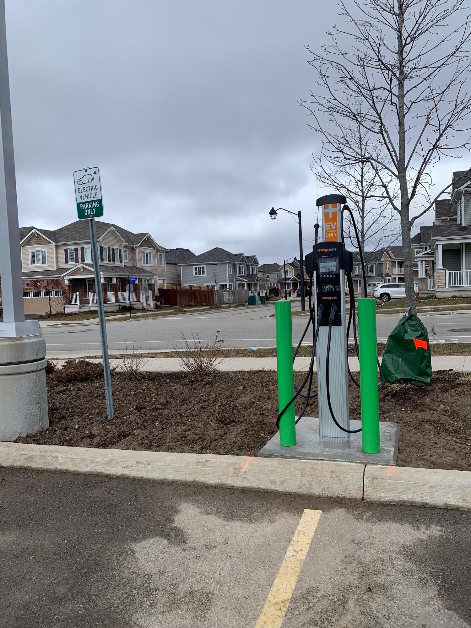 Janet Metcalfe Public School | Kitchener, ON | EV Station
