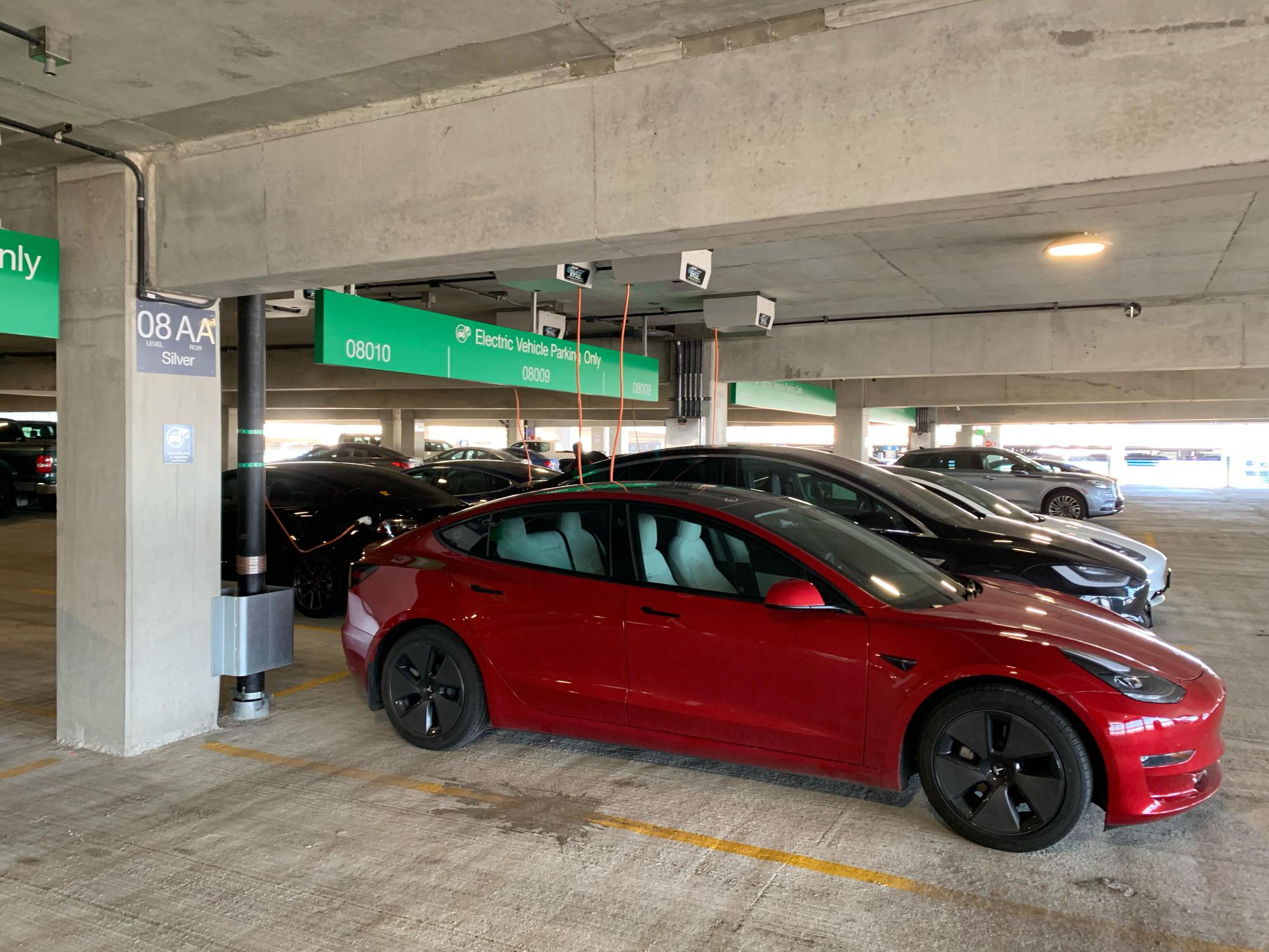MSP Airport - Terminal 1 Silver Ramp | Minneapolis, MN | EV Station