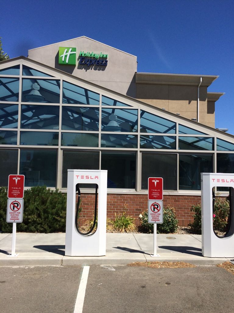 Holiday Inn Express Ellensburg (2) | Ellensburg, WA | EV Station