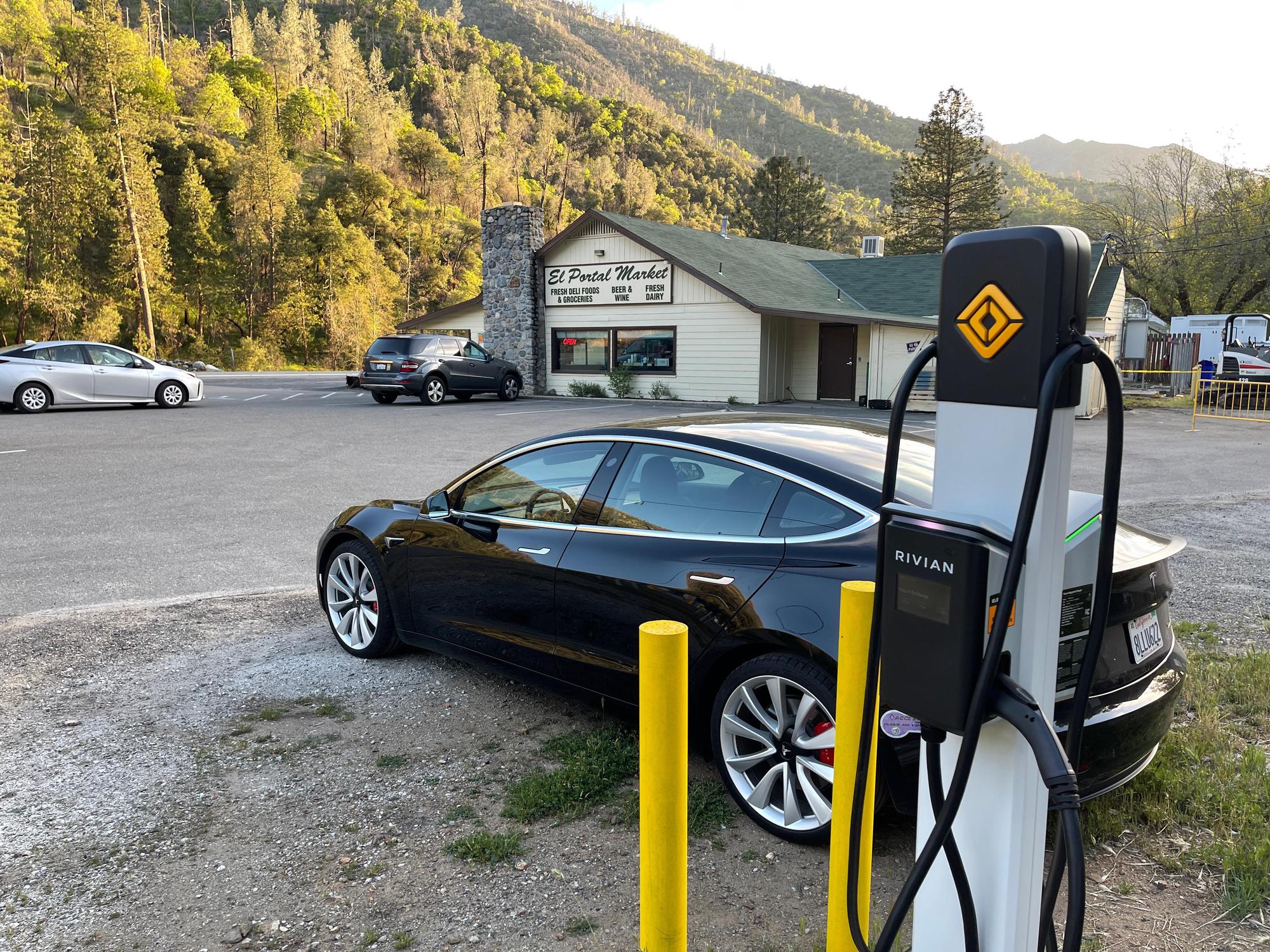 Chevron El Portal/El Portal Market | El Portal, CA | EV Station