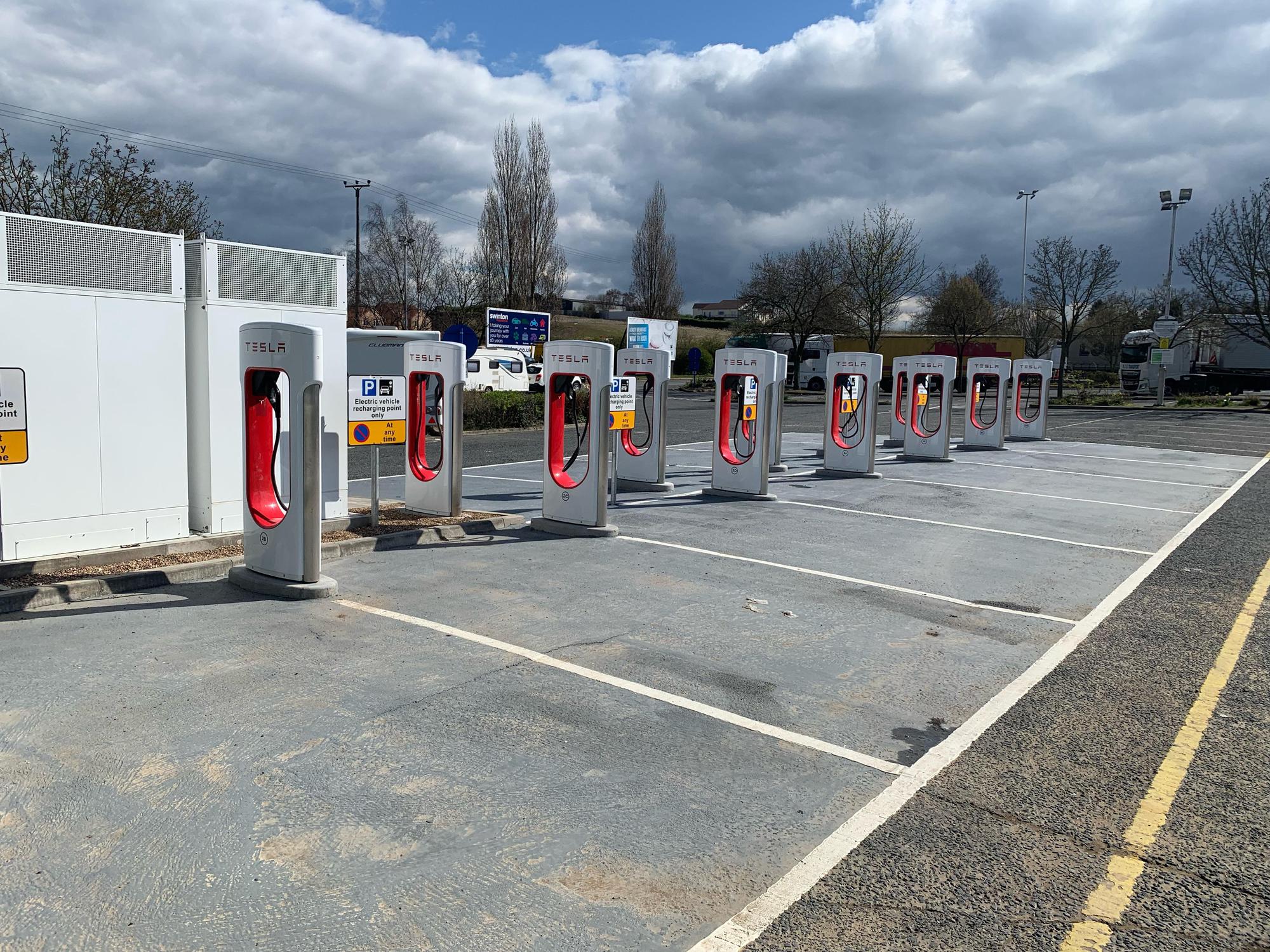 Moto Ferrybridge (2) | Ferrybridge Services/Cattlelaith Lane ...