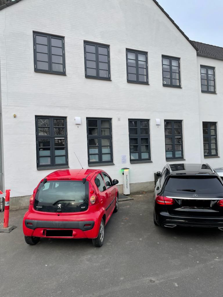 Base2Charge - Højgaard Elinstallation | Vestergade 1H | EV Station