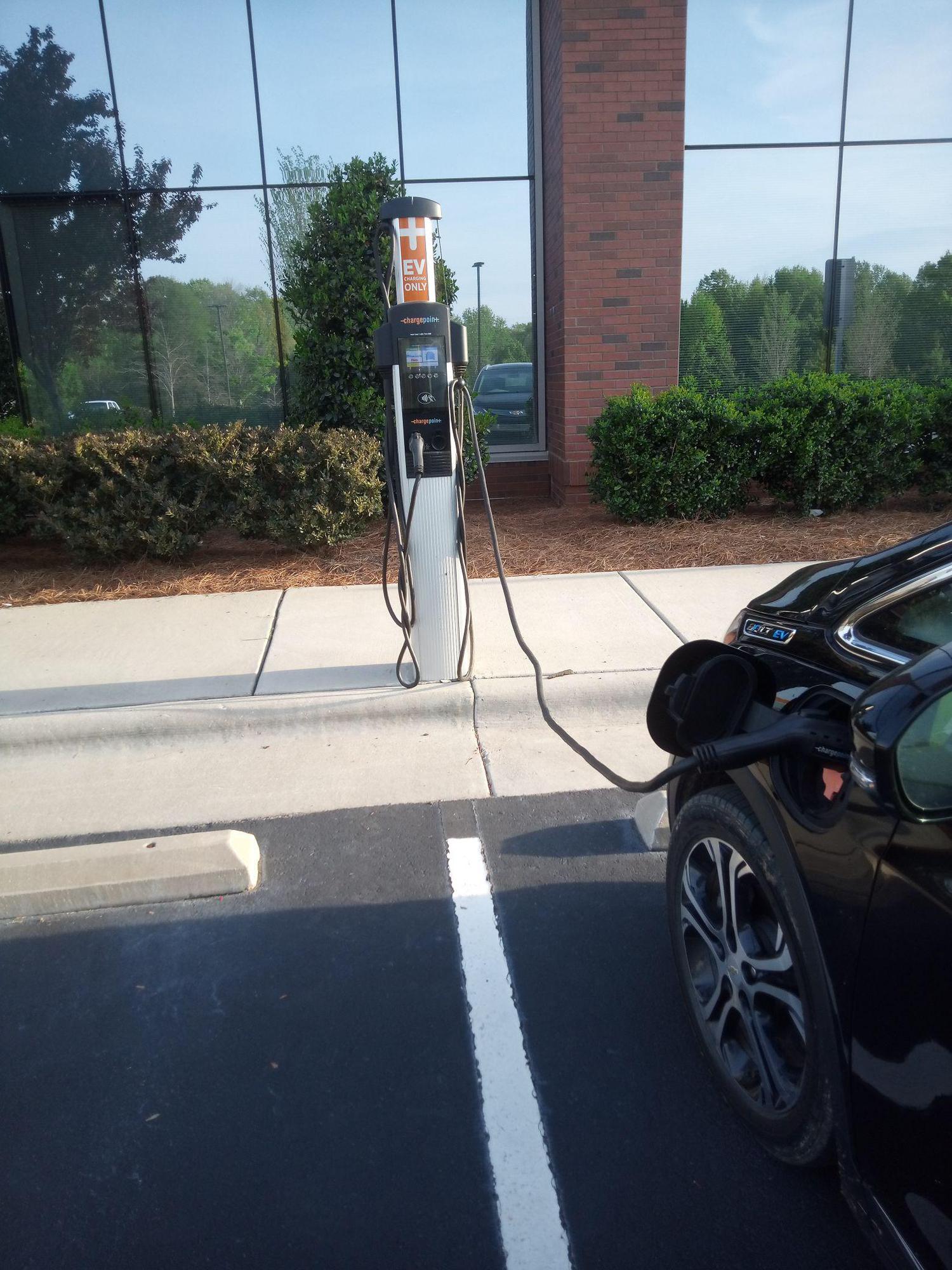 Corporate Center Highwoods | Raleigh, NC | EV Station