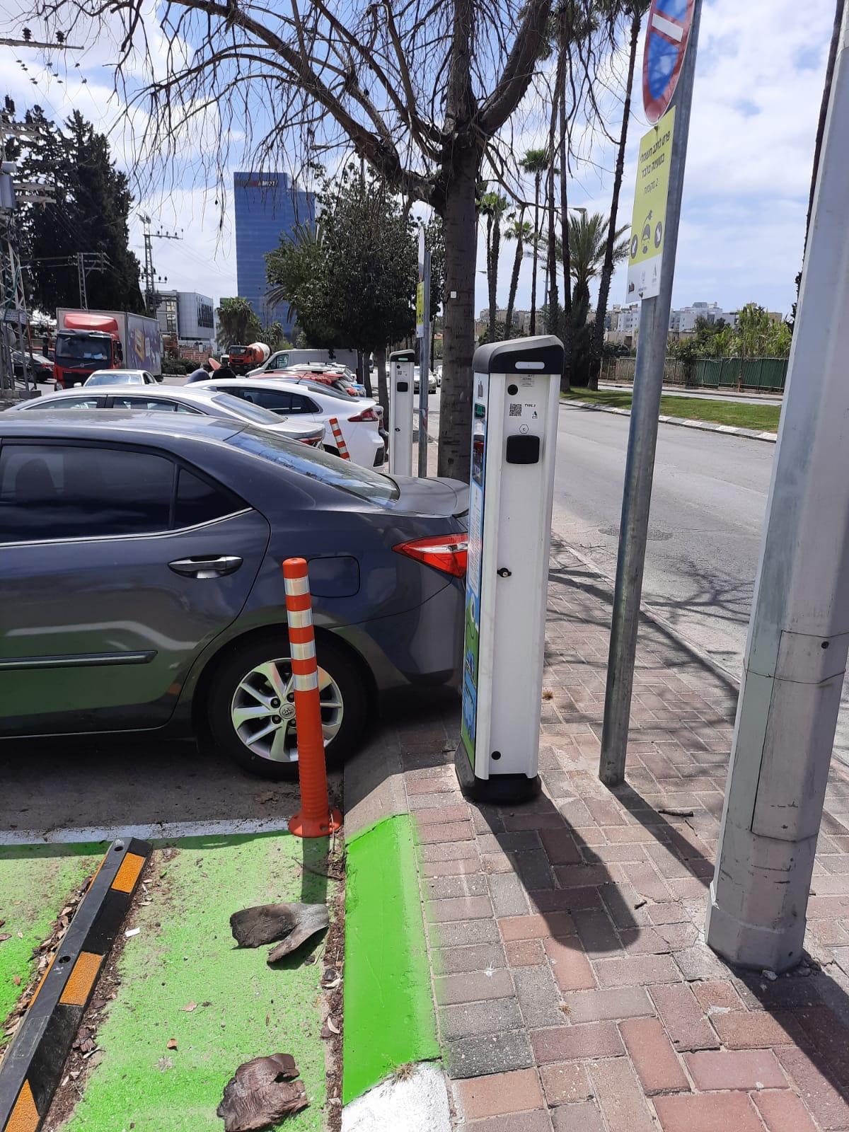 המלאכה 47 | Holon, Center District | EV Station