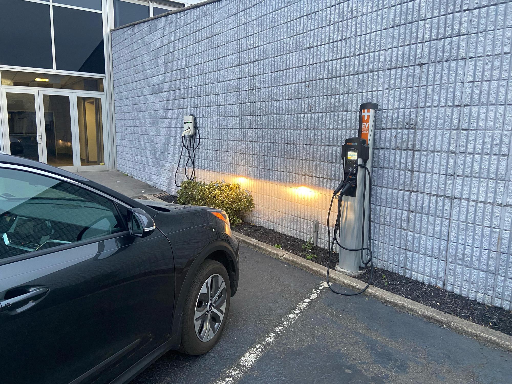 Ray Catena Mercedes Benz & Infiniti | Edison, NJ | EV Station