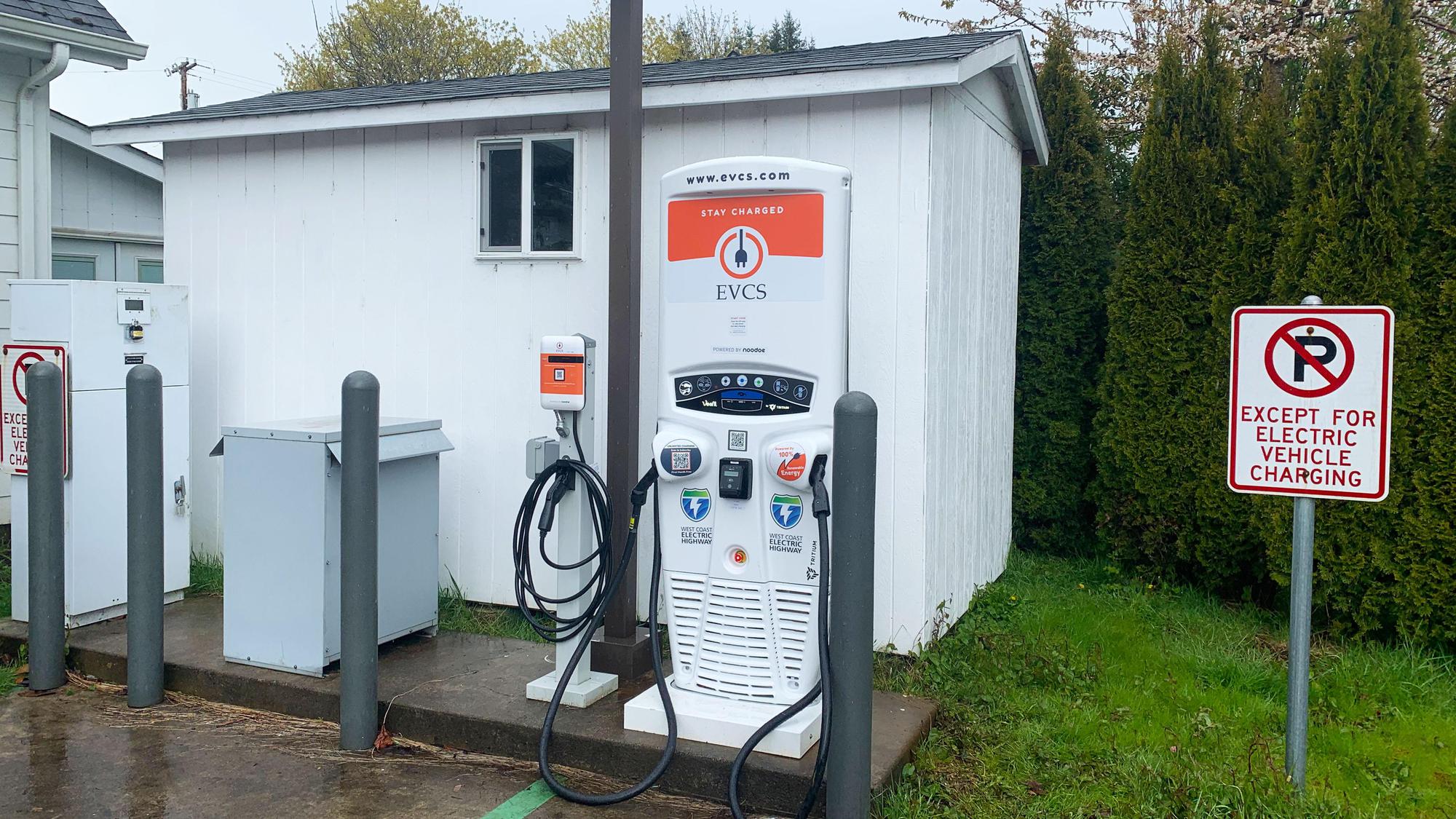 The Berry Patch Restaurant | Clatskanie, OR | EV Station