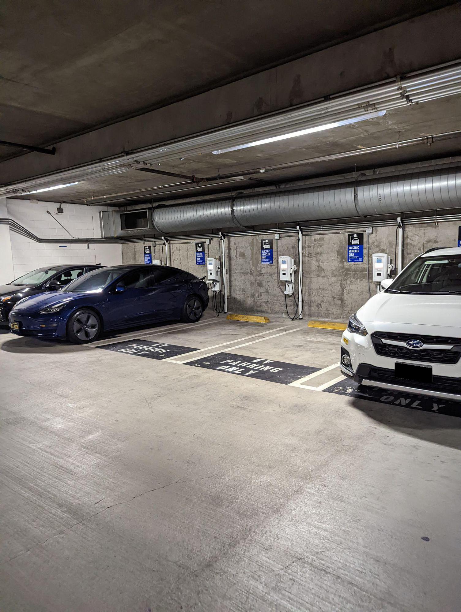 One Gateway Plaza | Los Angeles, CA | EV Station