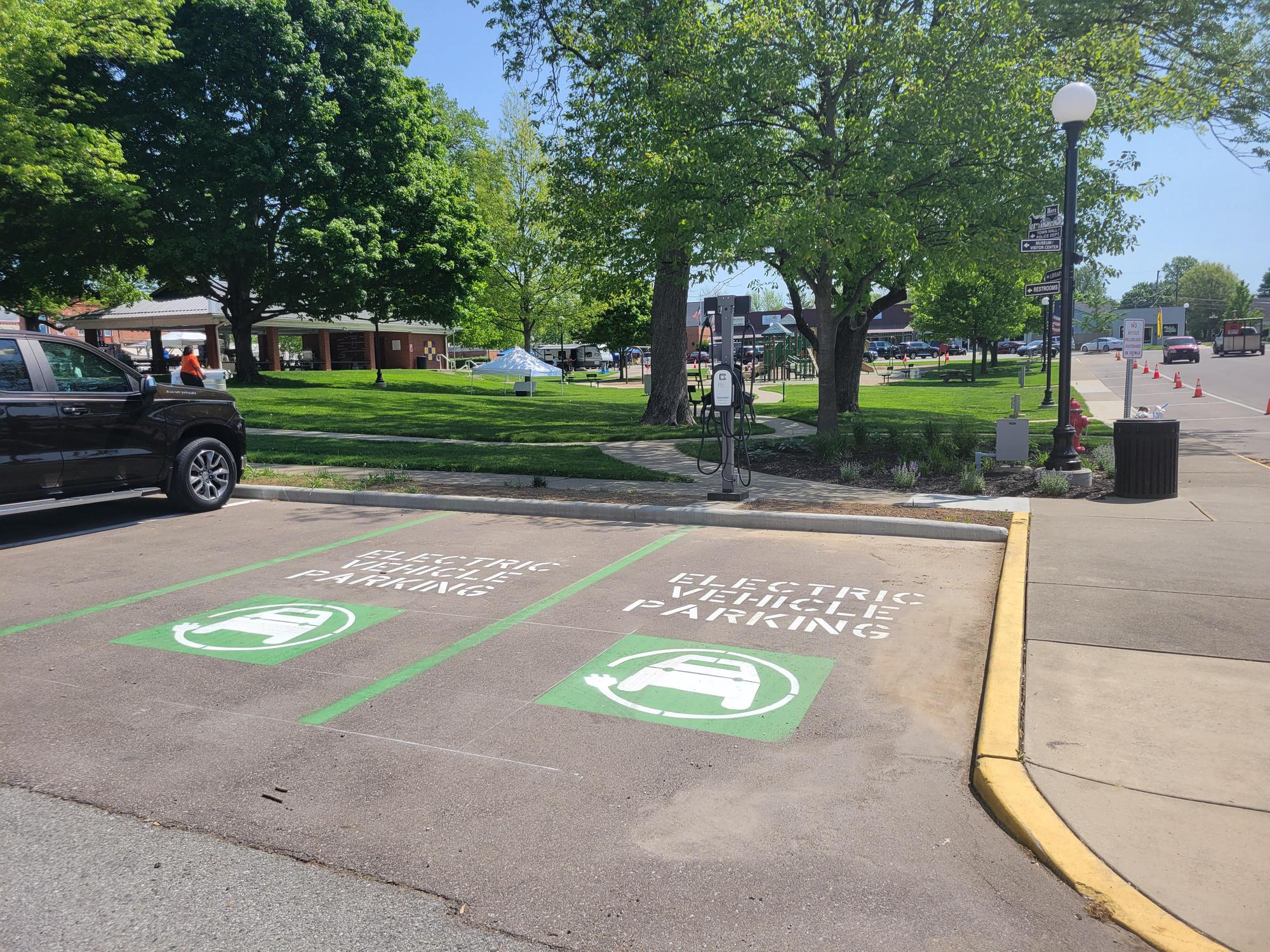 Hope Town Square | Hope, IN | EV Station