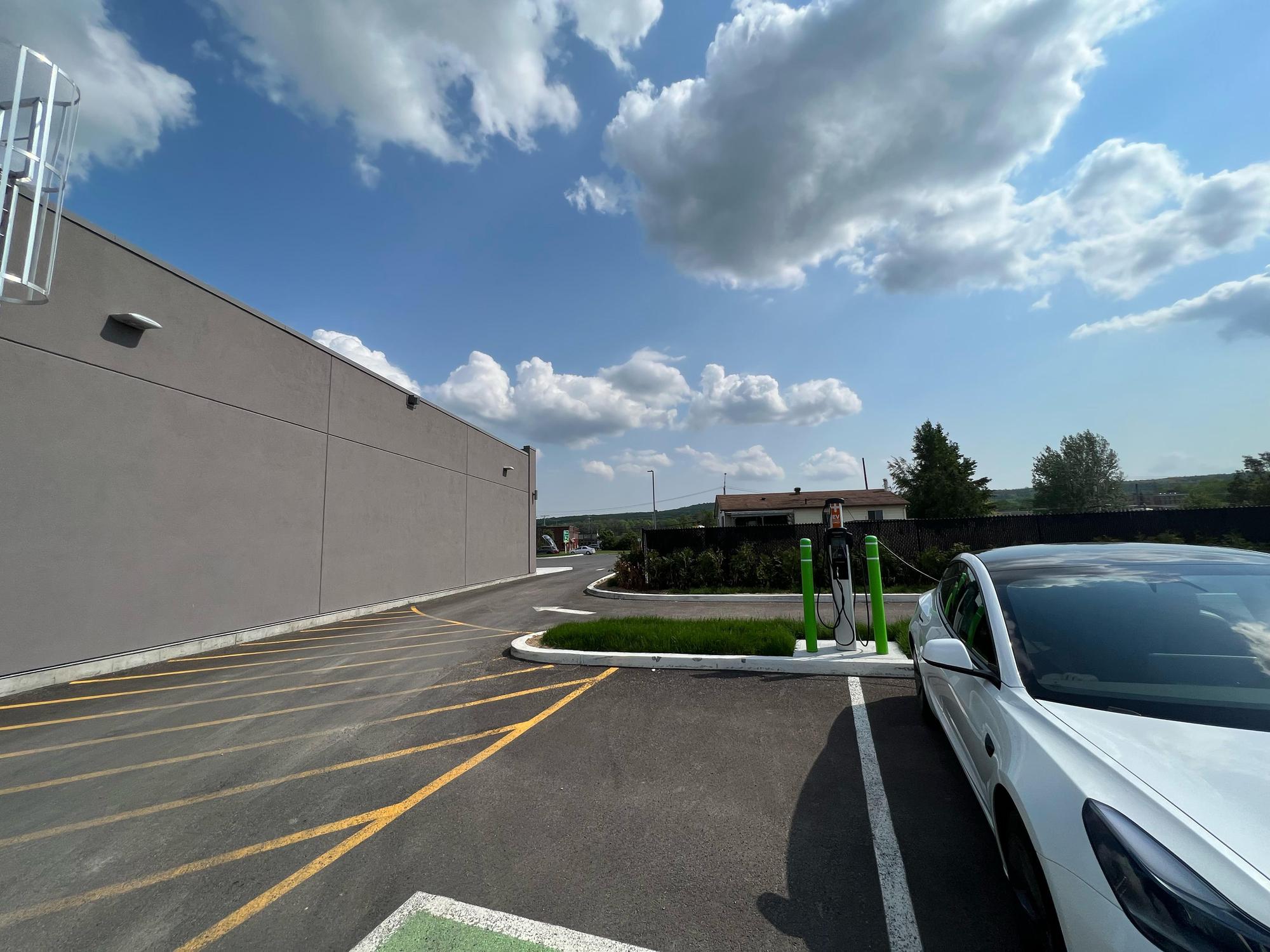 Crevier | Rigaud, QC | EV Station