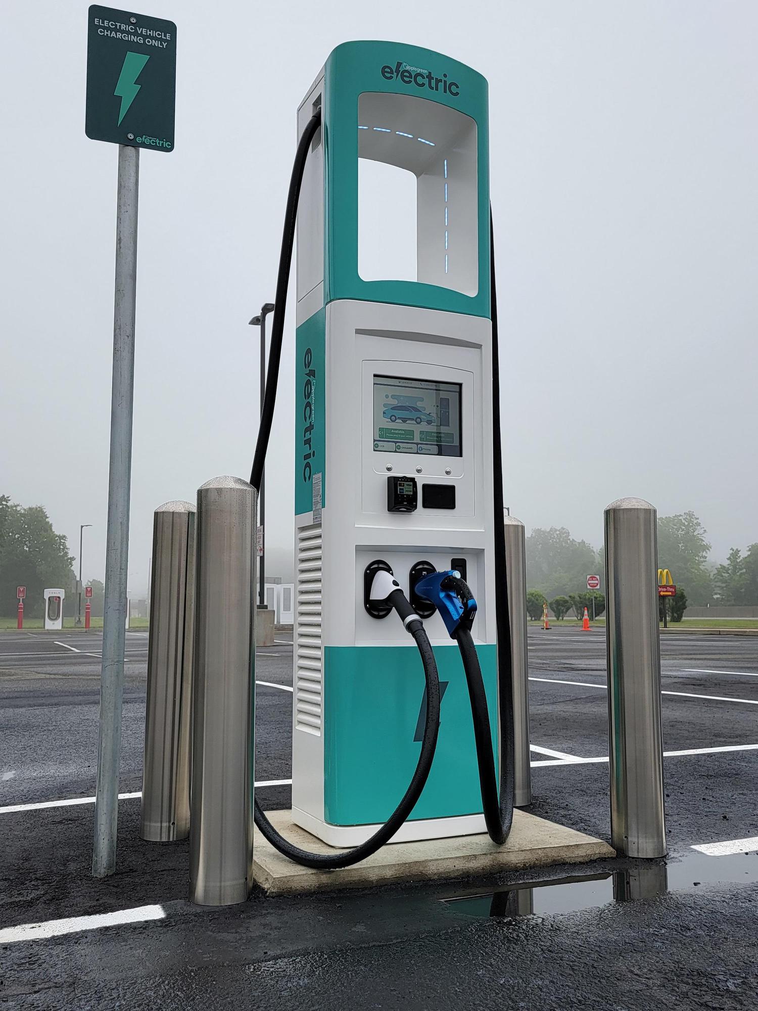 I-95 Madison SB Service Plaza - Exxon | Madison, CT | EV Station