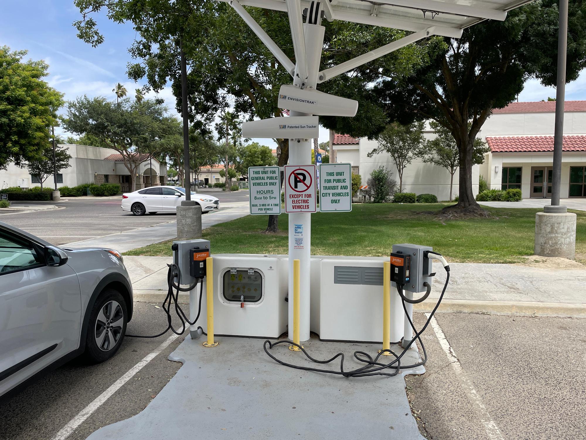 Kerman Community Center | Kerman, CA | EV Station
