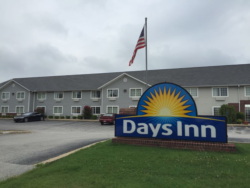 Days Inn | Mountain Home, AR | EV Station