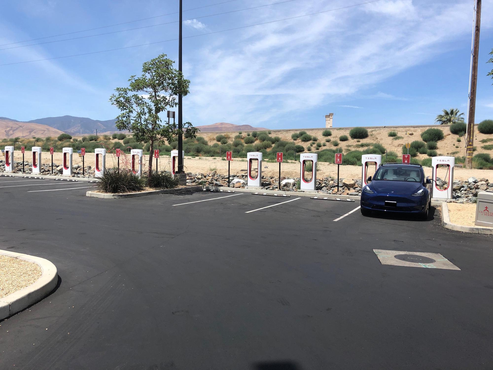 Outlets at Tejon - Rack Room Shoes | Wheeler Ridge, CA | EV Station