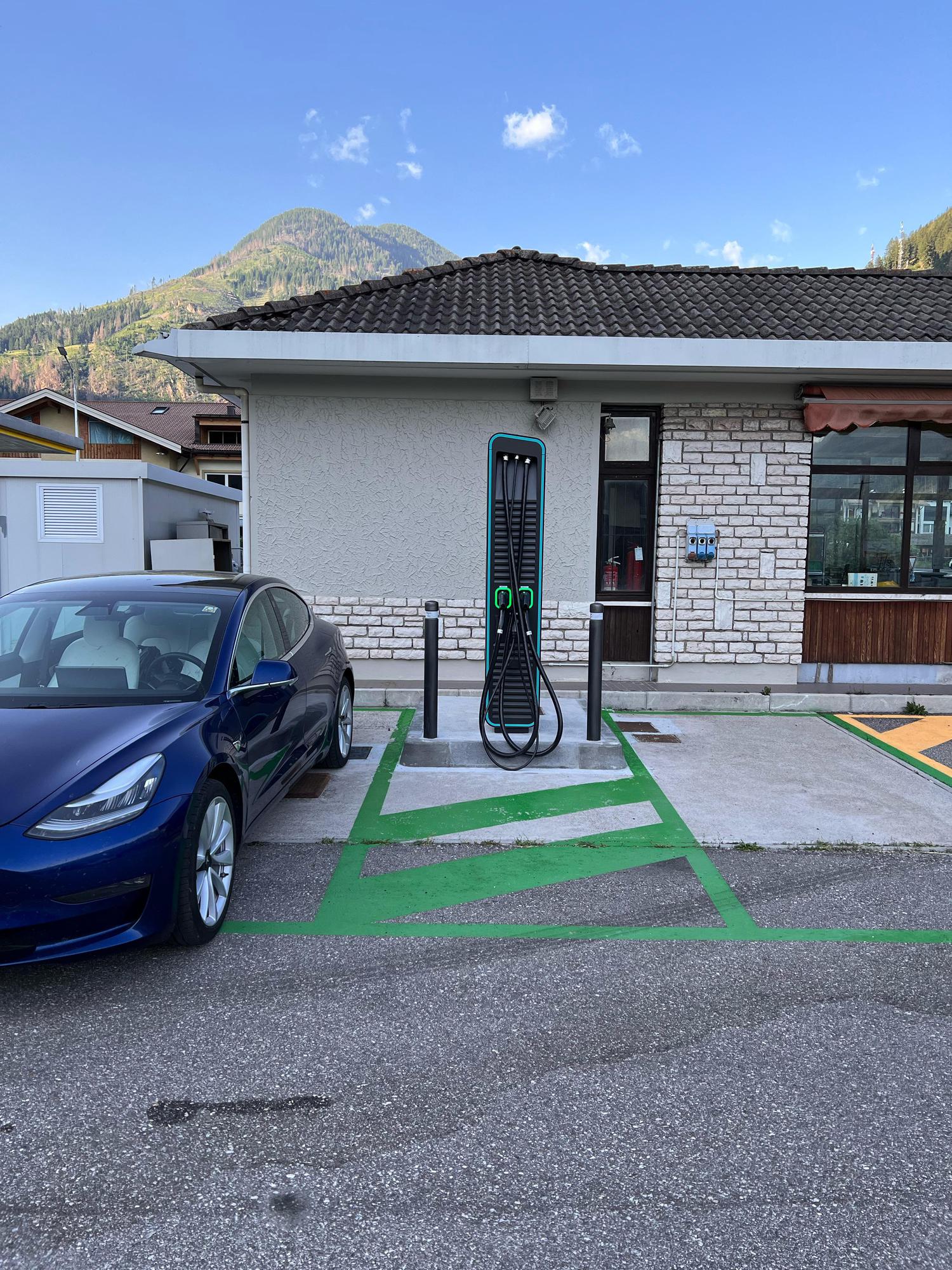 DISTRIBUTORE ENI CAMELO SERVICE Posteggio | Predazzo, Trentino-Alto ...