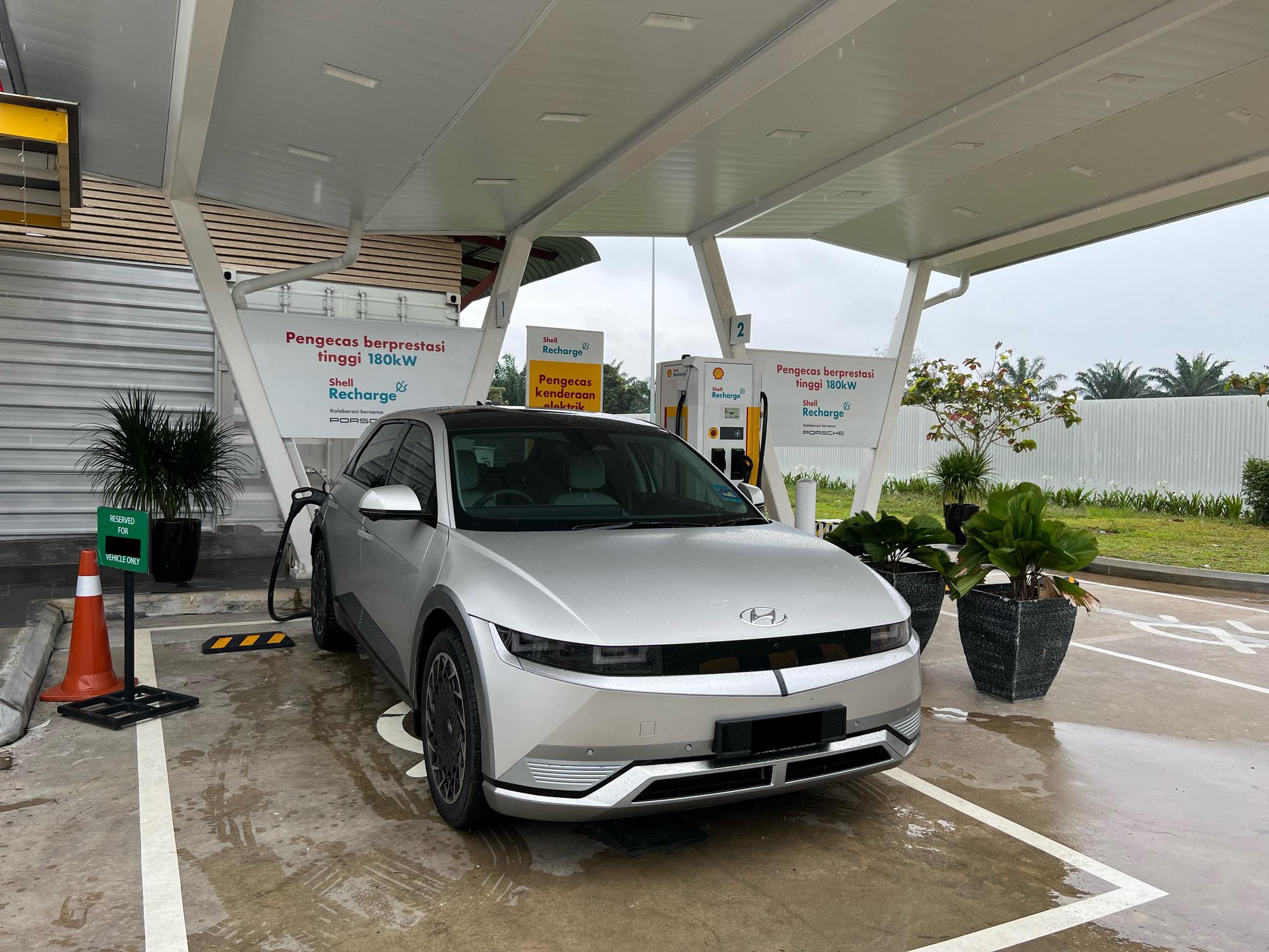 Shell Recharge | Tangkak Shell Southbound (180kW DC) | Tangkak, Johor ...