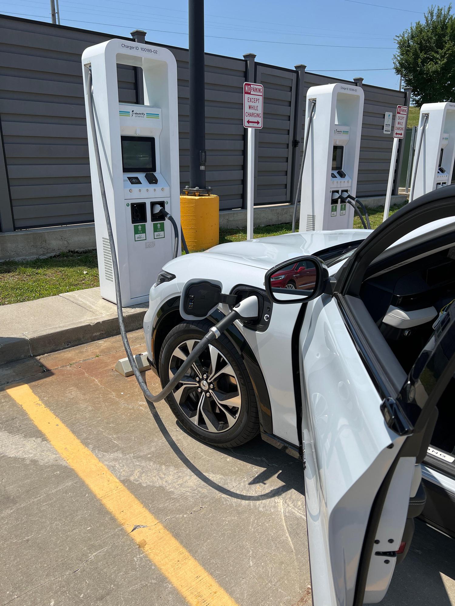 Walmart Supercenter | Boonville, MO | EV Station
