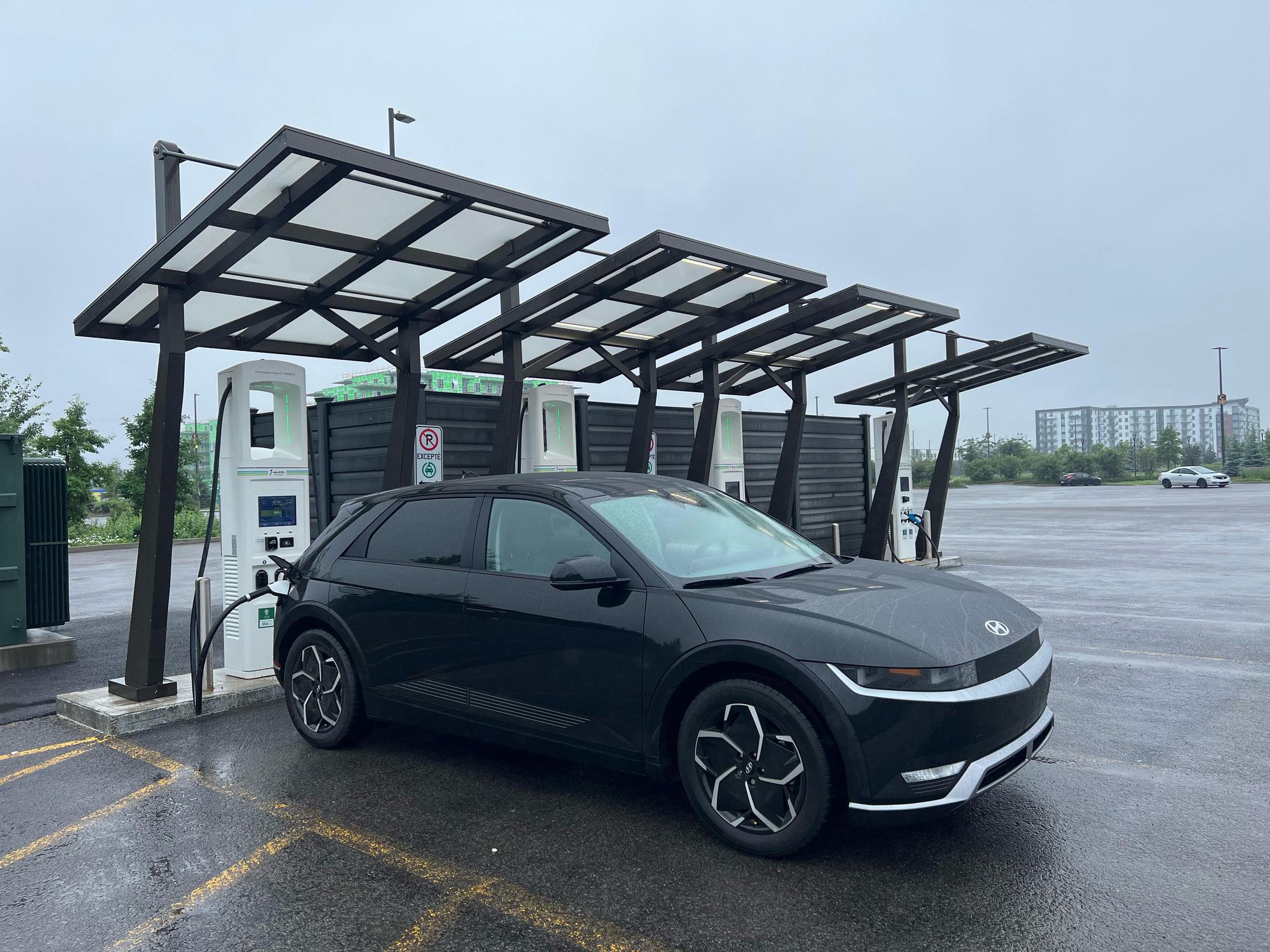 Premium Outlets Montréal Mirabel | Mirabel, QC | EV Station