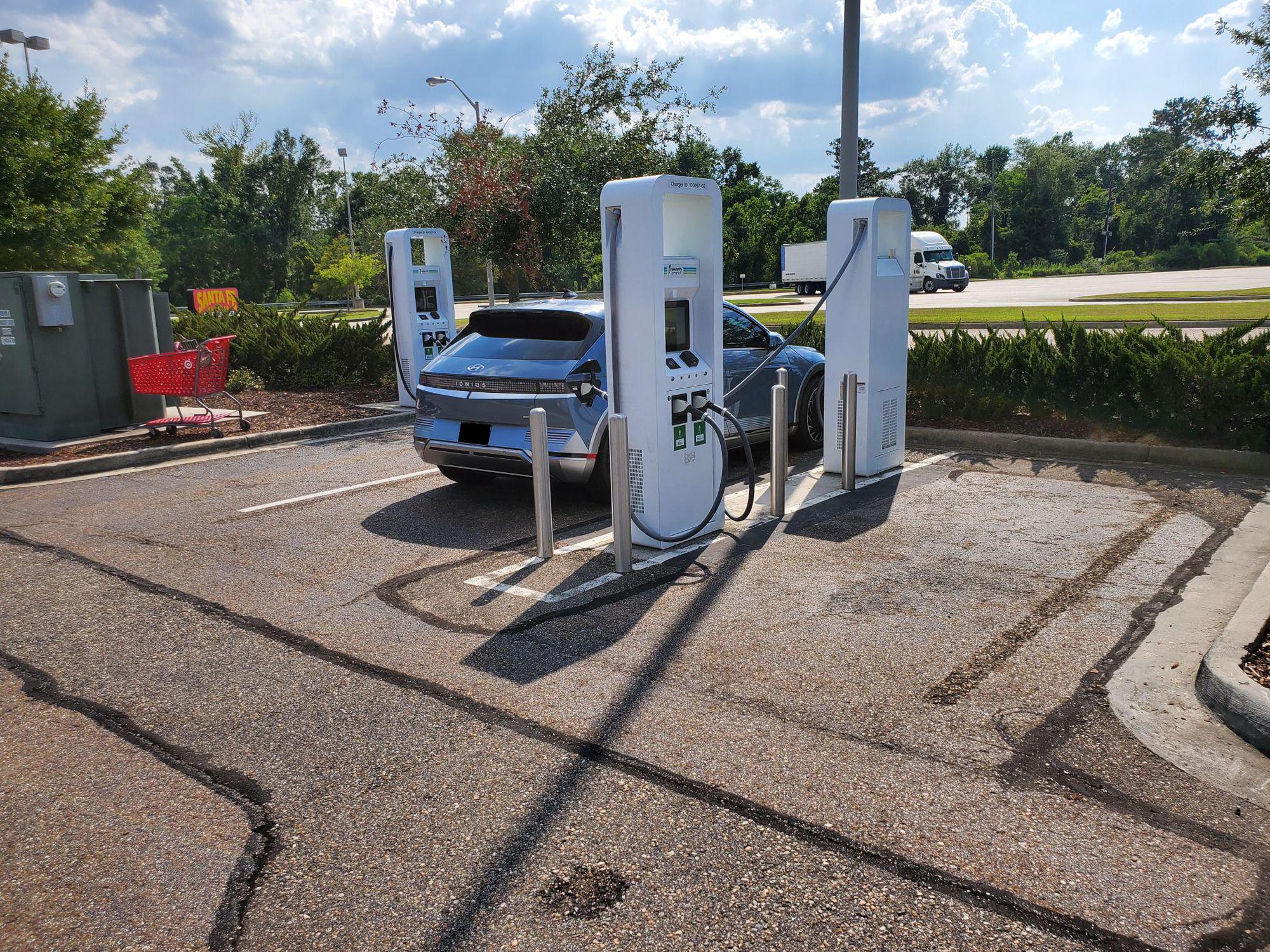 Hammond Square - Target | Hammond, LA | EV Station