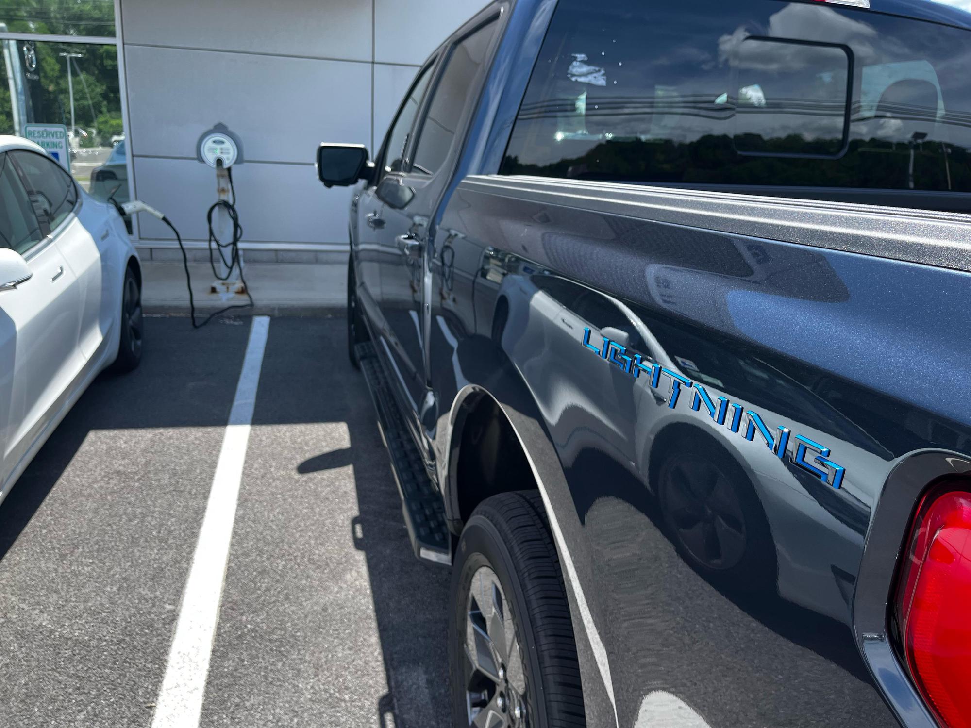 Steet Ponte Ford | Yorkville, NY | EV Station