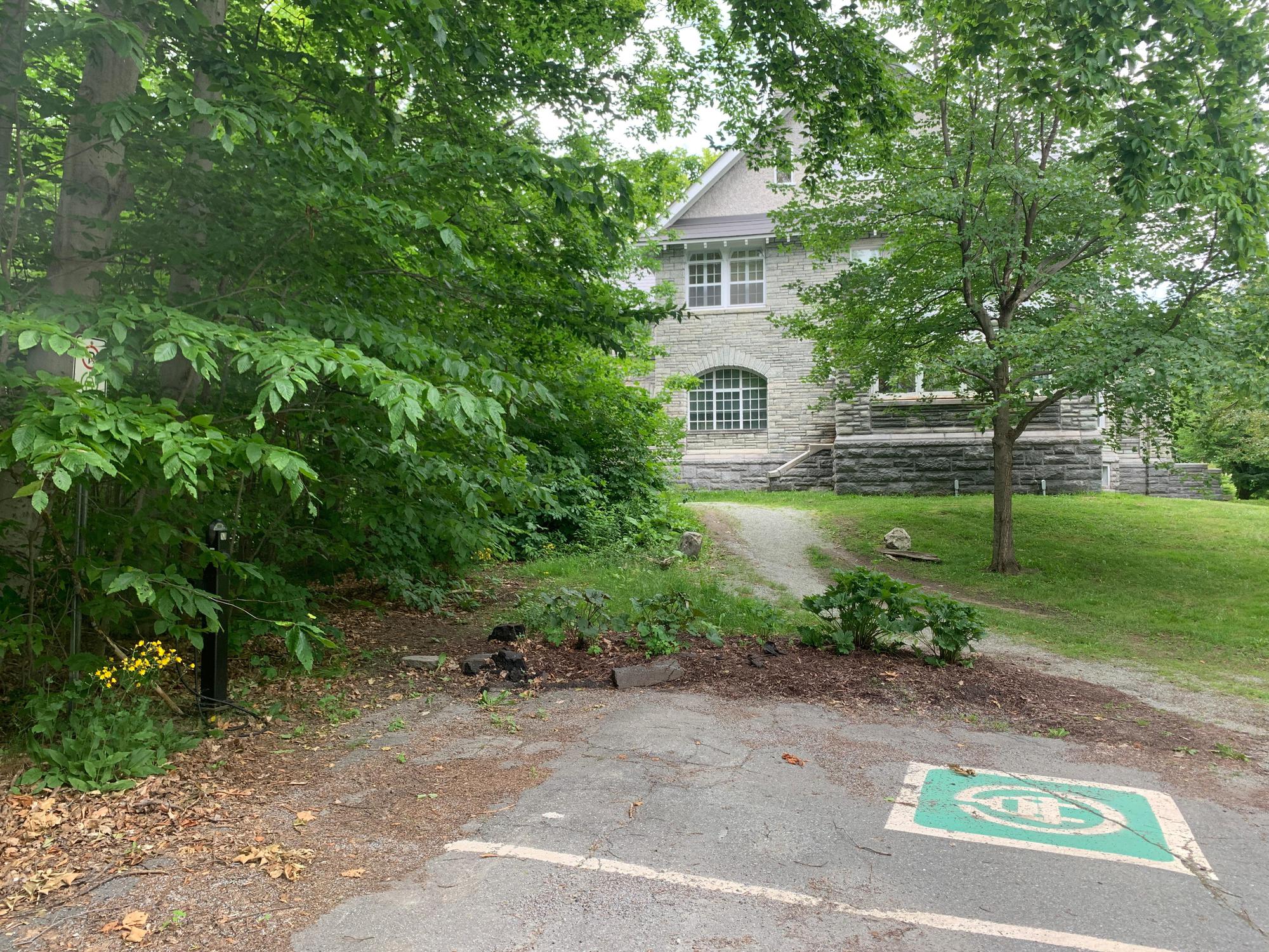 Parc de Domaine-Howard | Sherbrooke, QC | EV Station