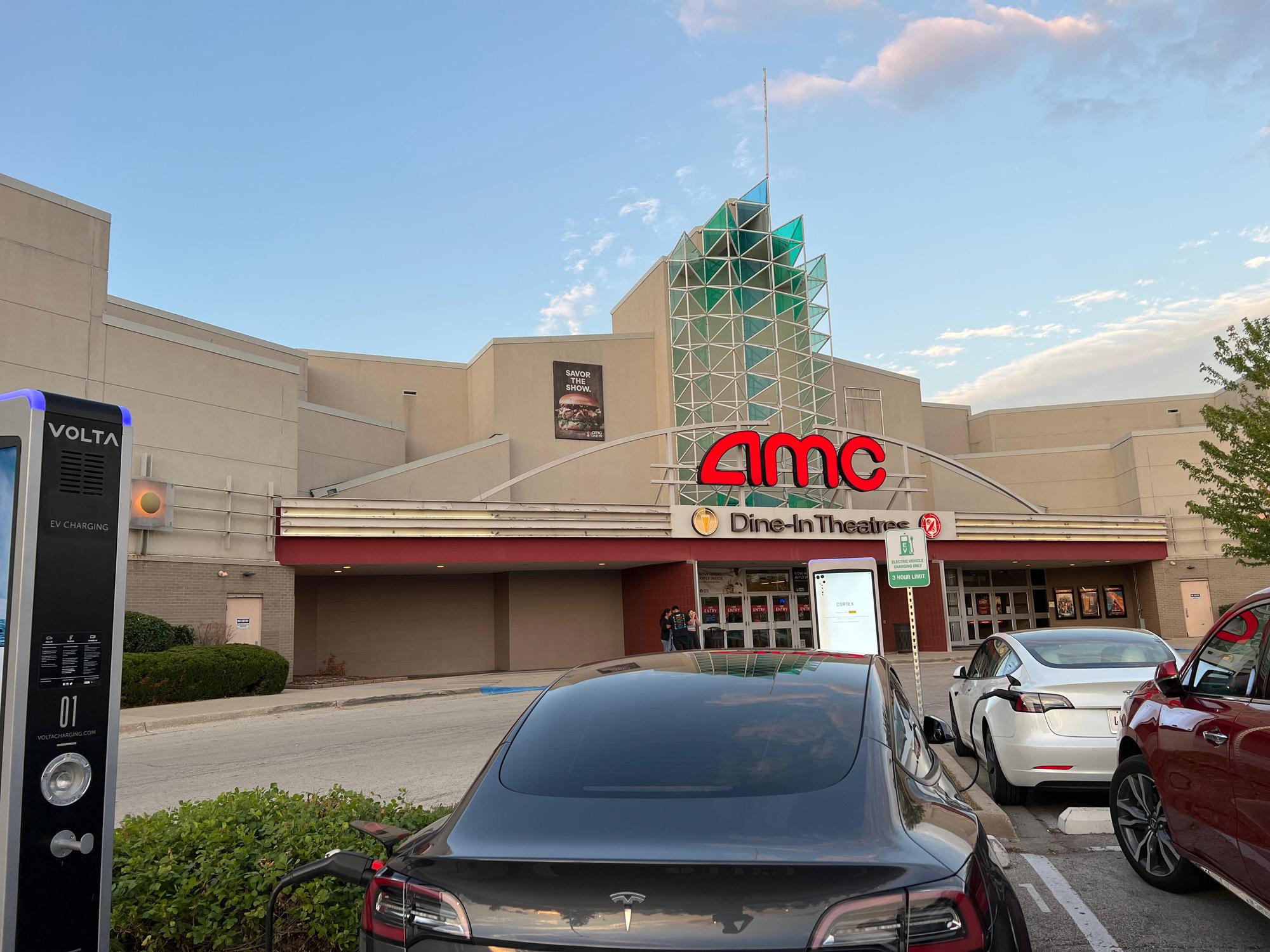AMC Yorktown 18 | Lombard, IL | EV Station