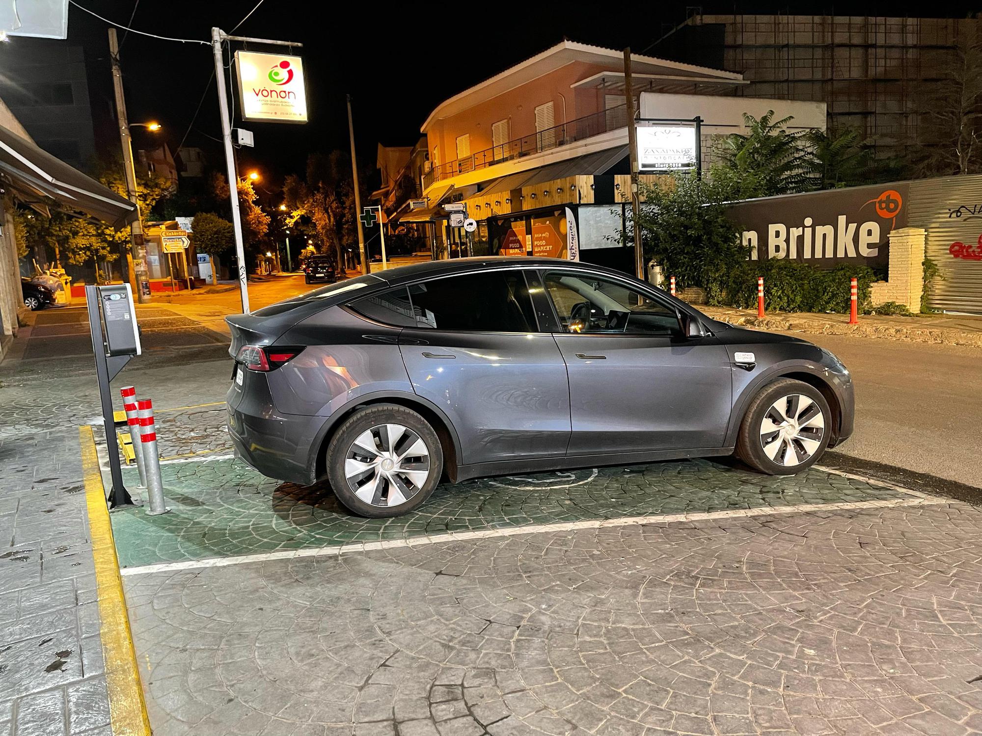 Kreopolio Roussis Chalandri | Διονύσου 1, Χαλάνδρι, NA 15234 | EV Station