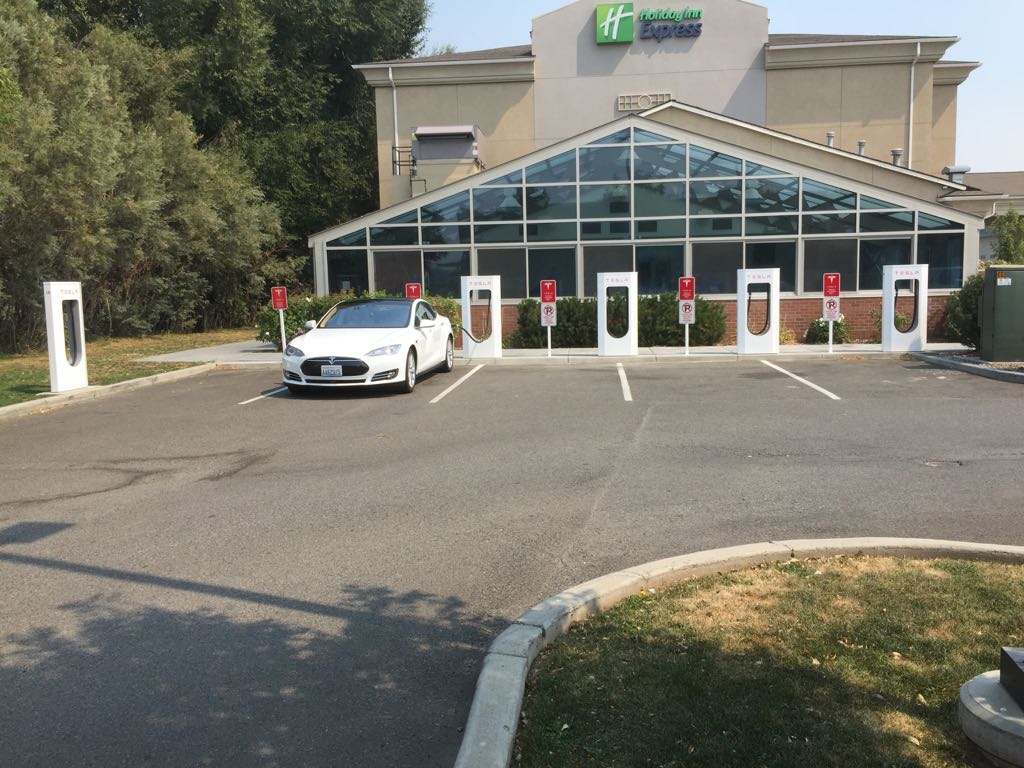Holiday Inn Express Ellensburg (2) | Ellensburg, WA | EV Station