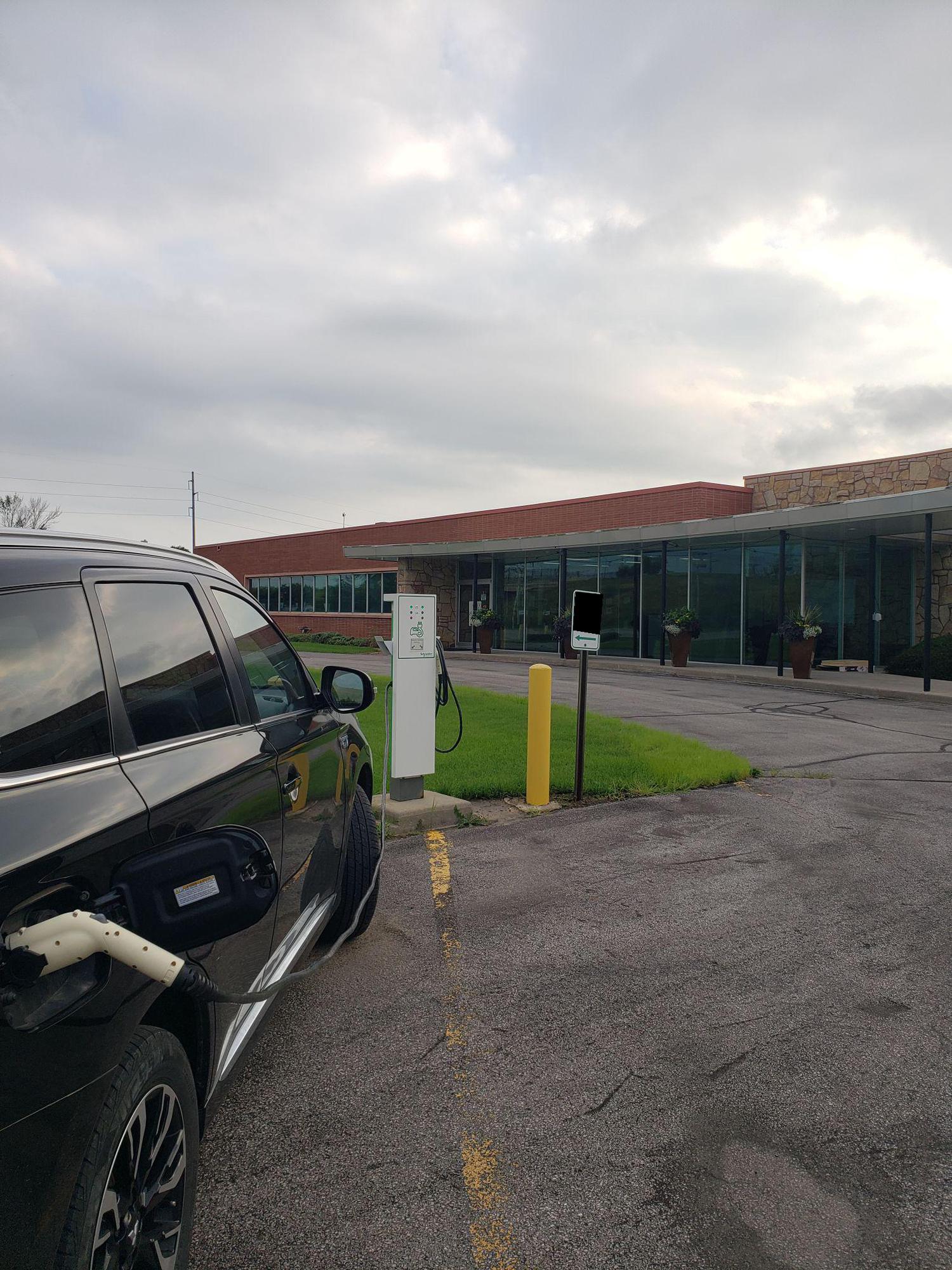 Schneider Electric | Cedar Rapids, IA | EV Station