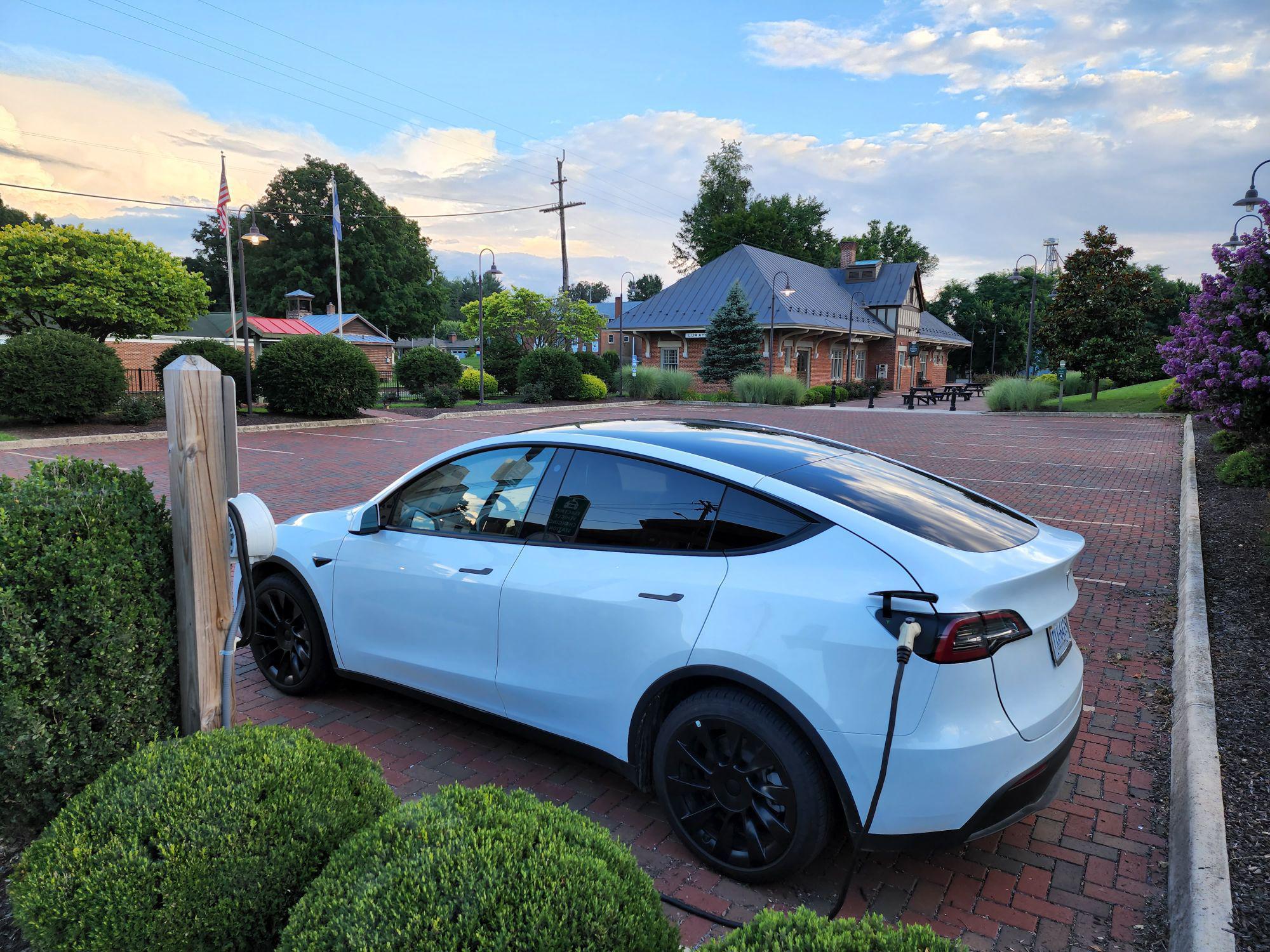 Luray Visitor Center & Chamber of Commerce | Luray, VA | EV Station