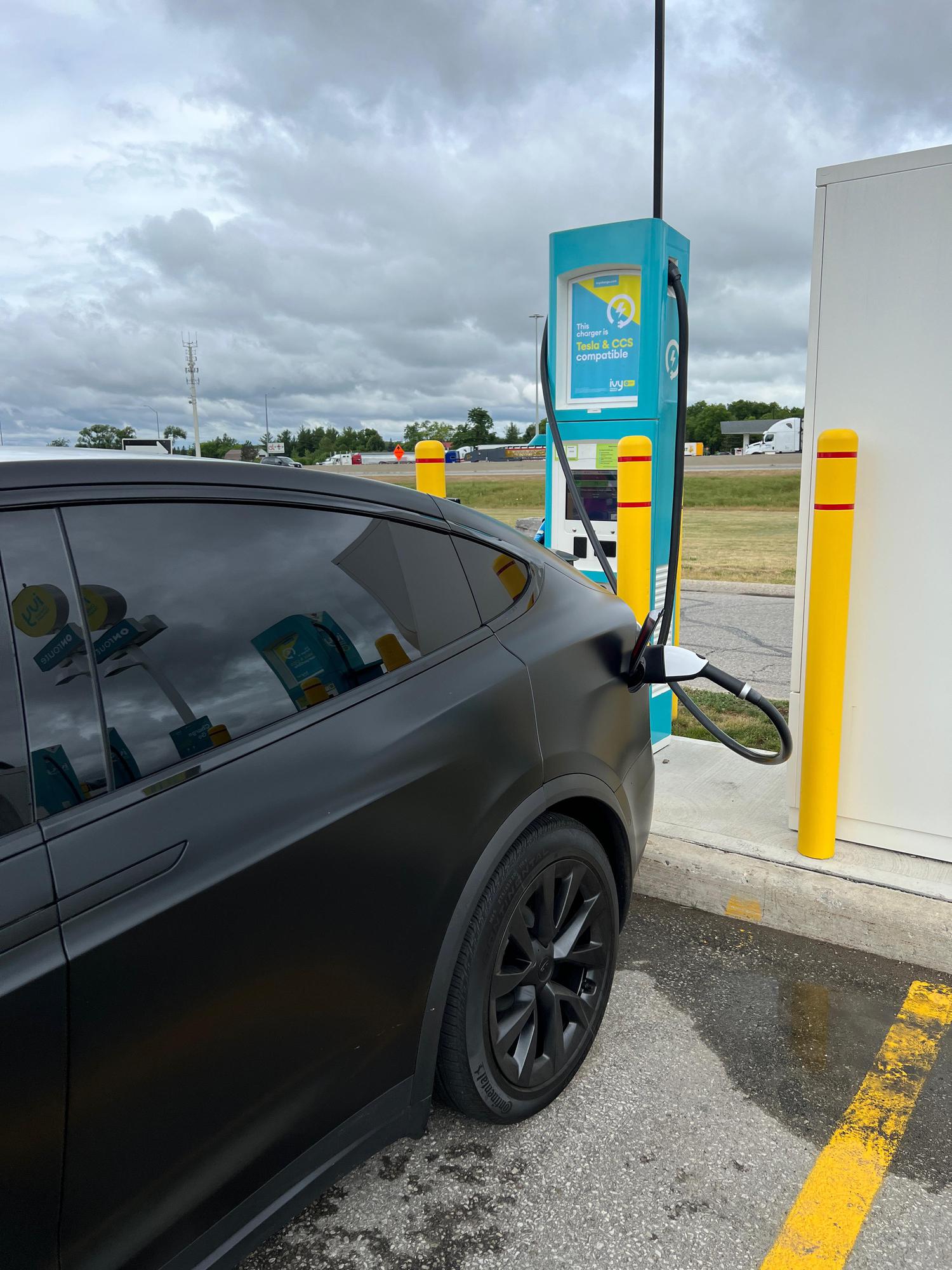 ONroute Cambridge South 401 - Eastbound | Cambridge, ON | EV Station