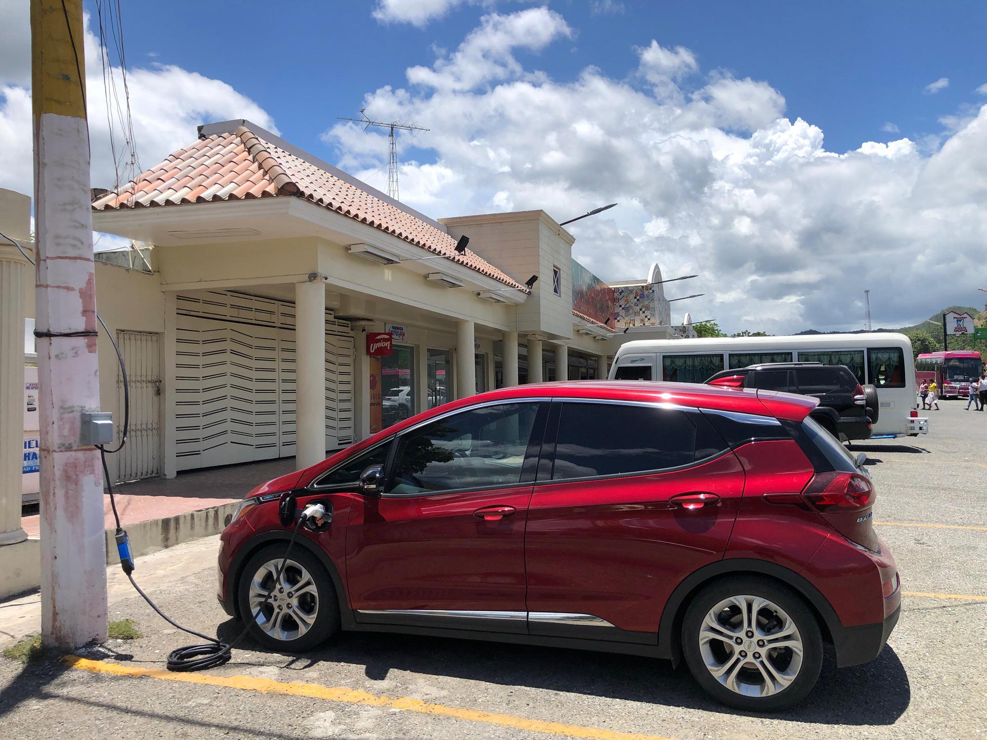 Parador Cruce de Ocoa | Cruce de Ocoa, Peravia | EV Station